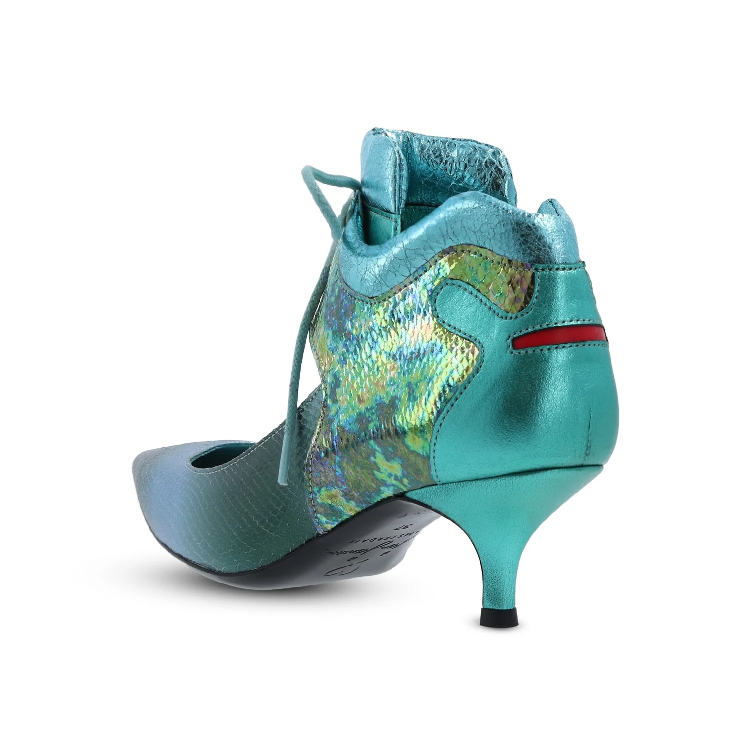 Op de originele schoenen van Jan Jansen (1941-2026) kon je ook nog eens ...