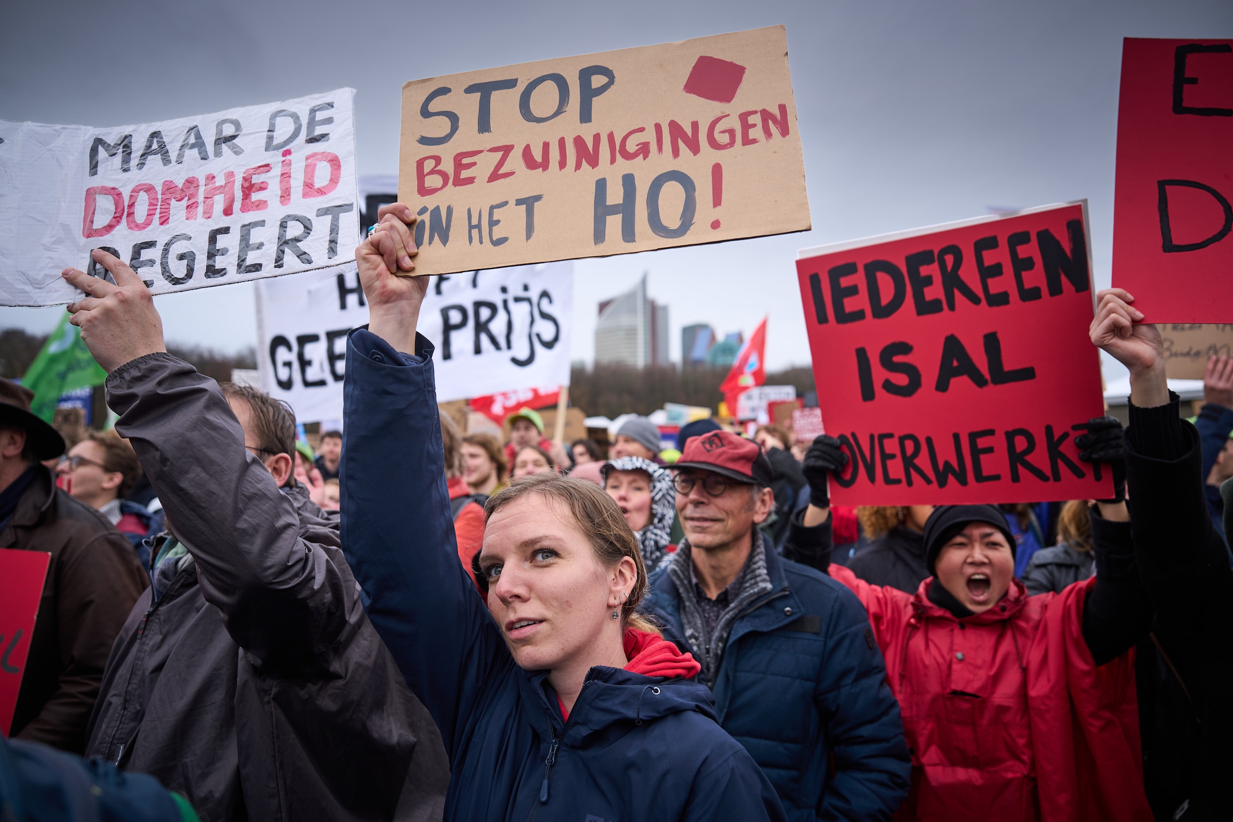 Landelijk onderwijsprotest uitgesteld door staking NS | Trouw