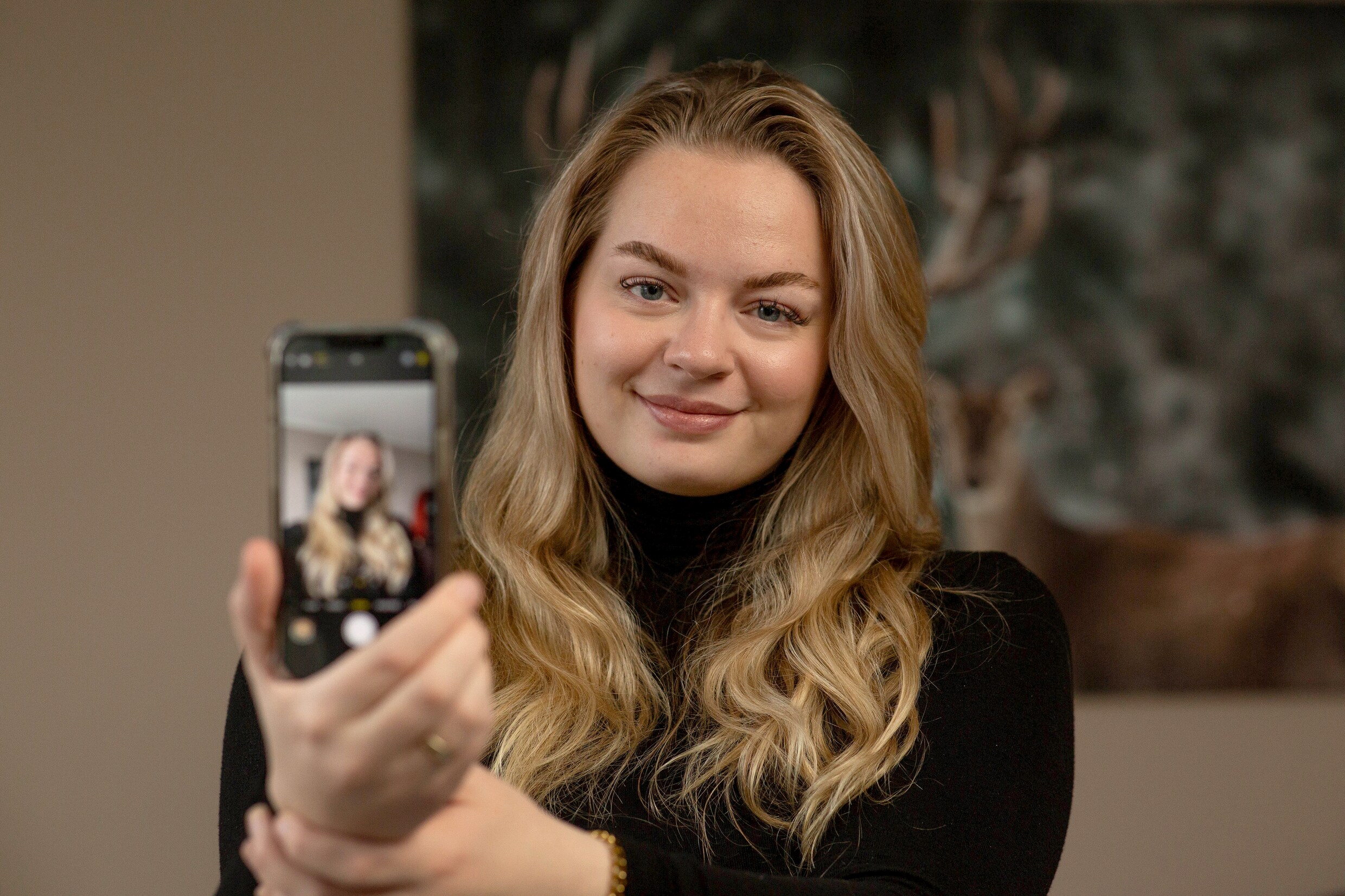 Tiktokker Robine Salomons (23): ‘Niet alle autisten houden van treinen ...