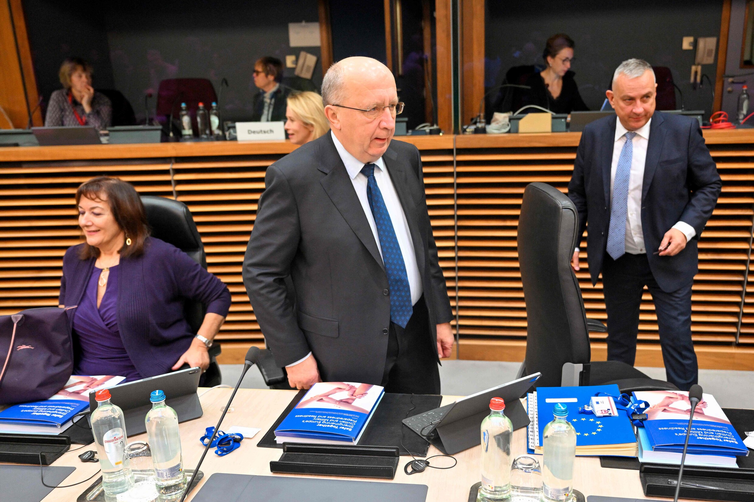 Eerste Eurocommissaris voor Defensie wil haast maken met aanschaf tanks ...