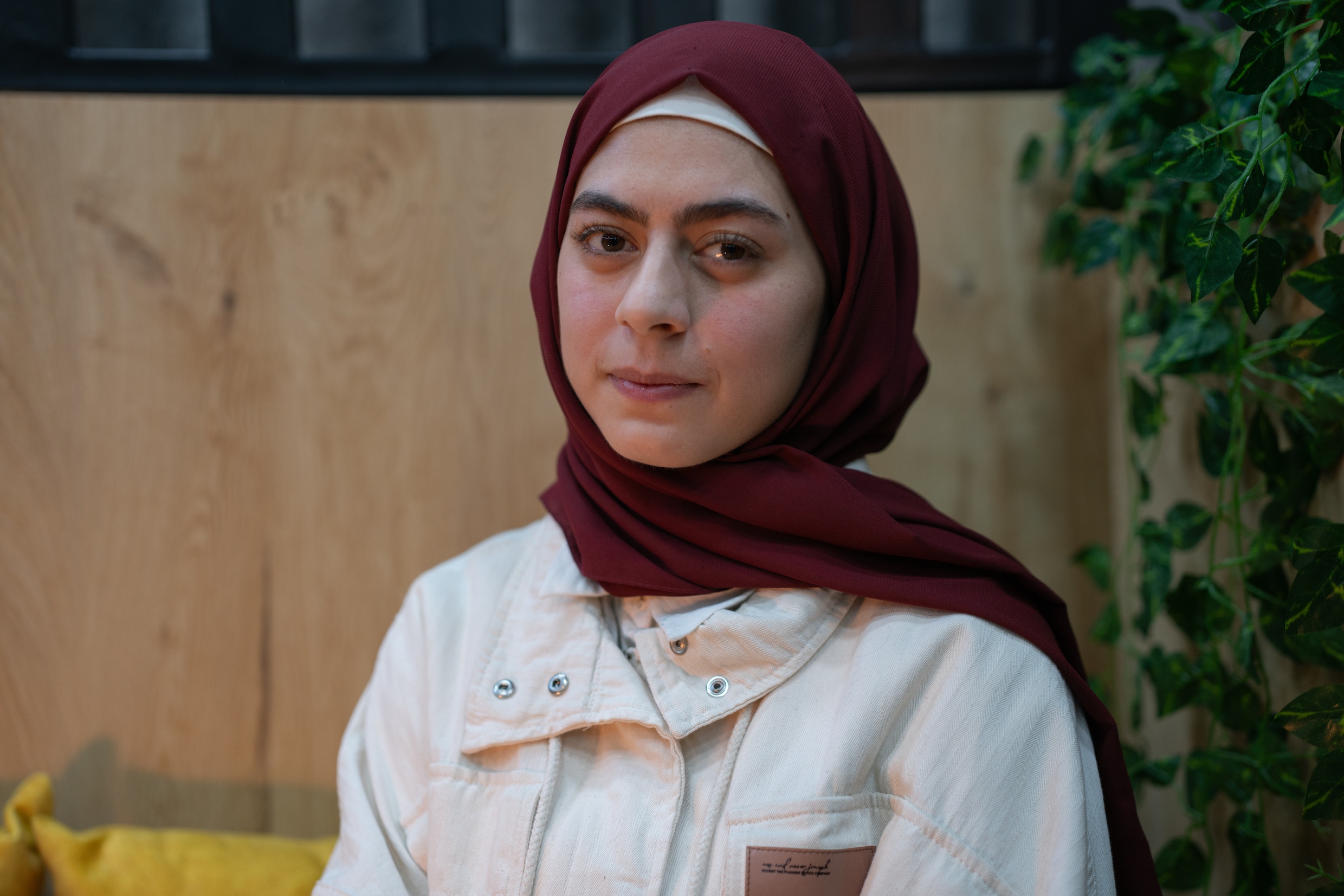 Jonge Syrische vrouwen twijfelen over terugkeer: ‘Opnieuw vanaf nul beginnen is echt een ...