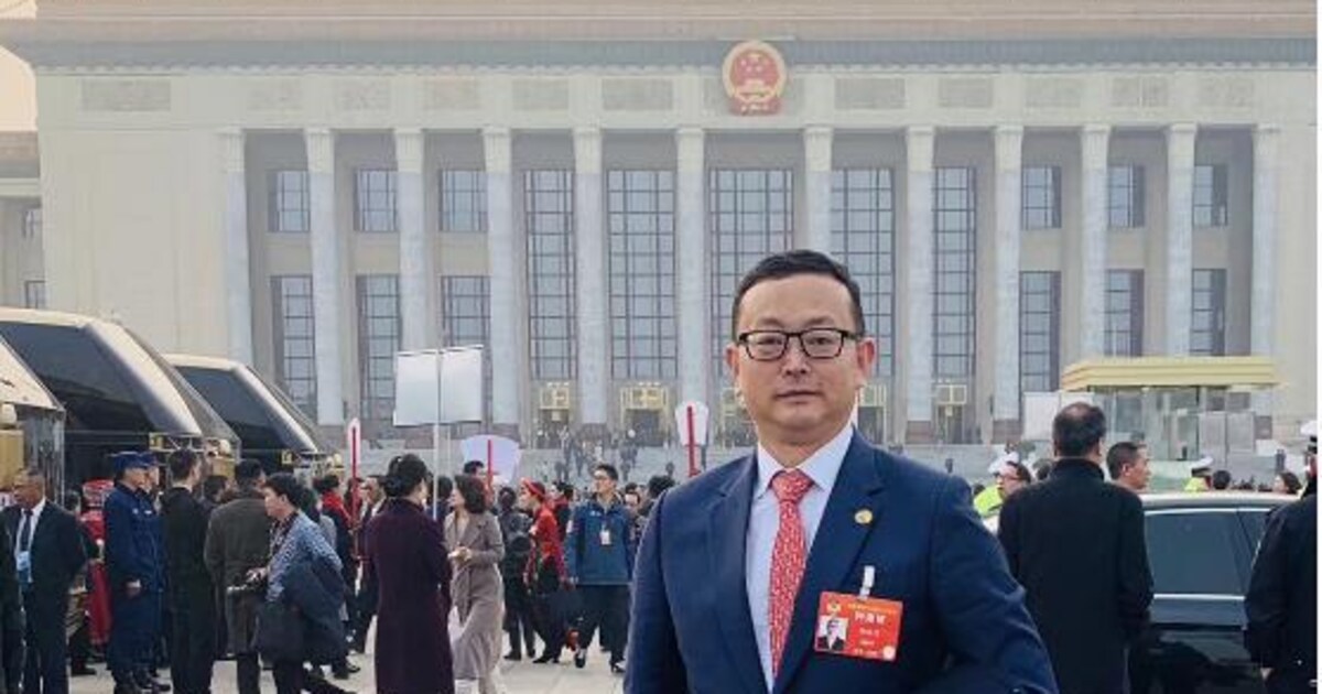 Vermoede Chinese spion struinde als vertrouweling van prins Andrew door ...