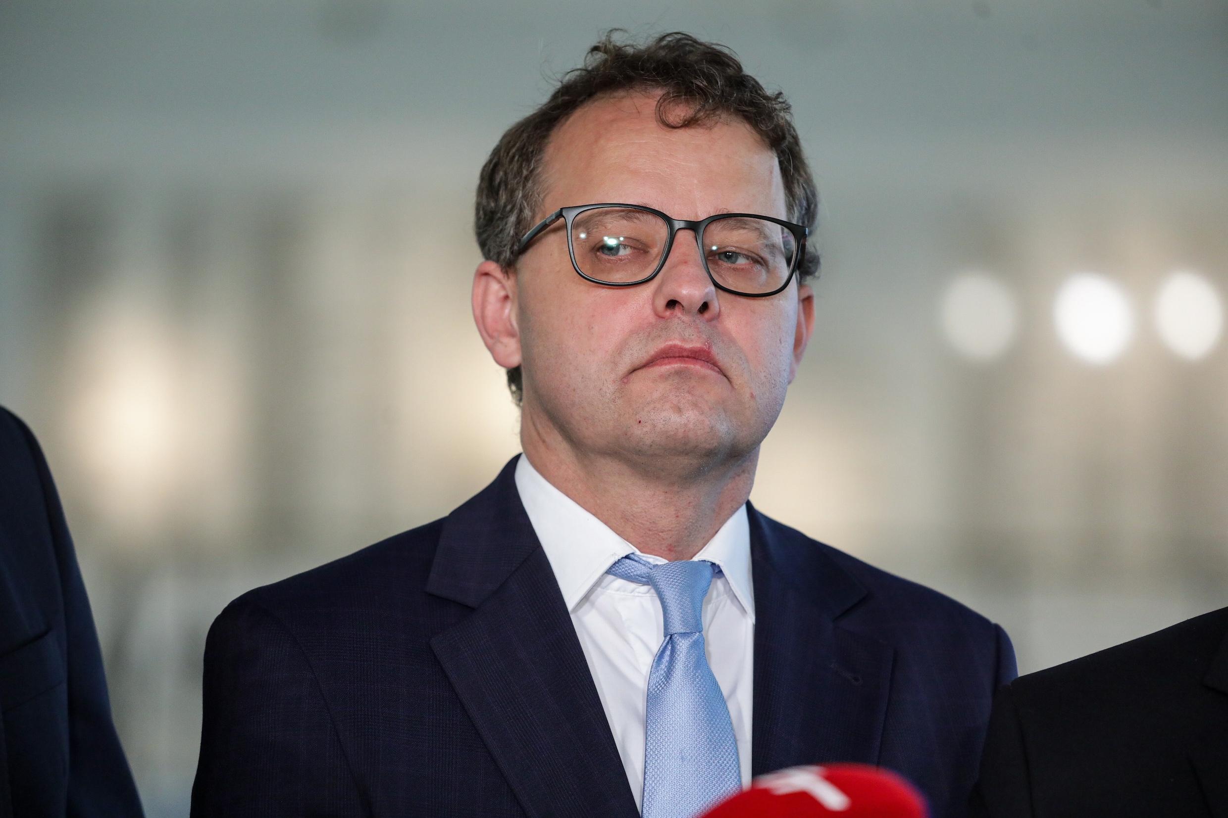 Van corruptie verdachte Poolse politicus krijgt asiel in Hongarije | Trouw