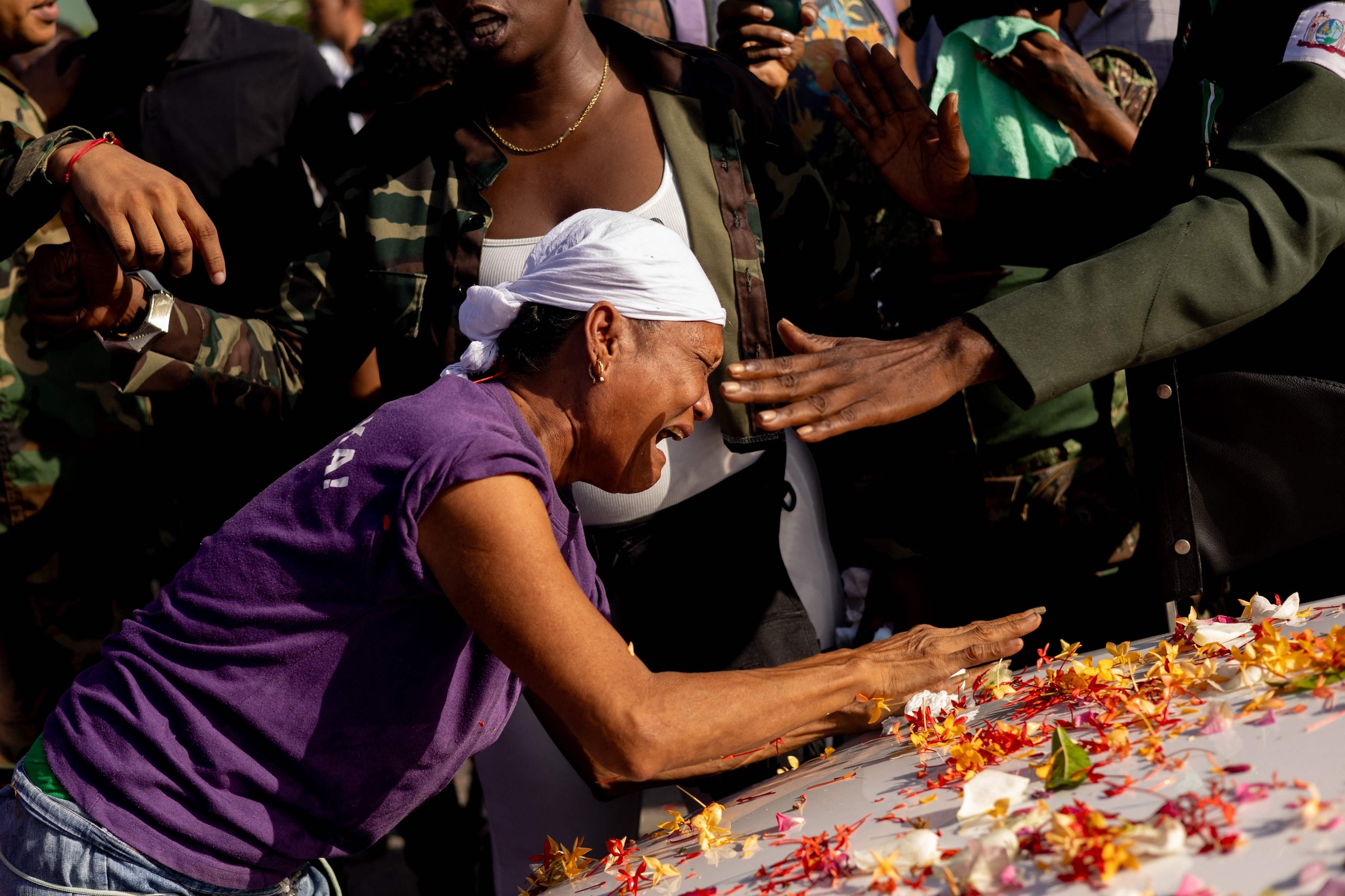 Groot volksafscheid voor ex-president Suriname Desi Bouterse: ‘Hij is ...