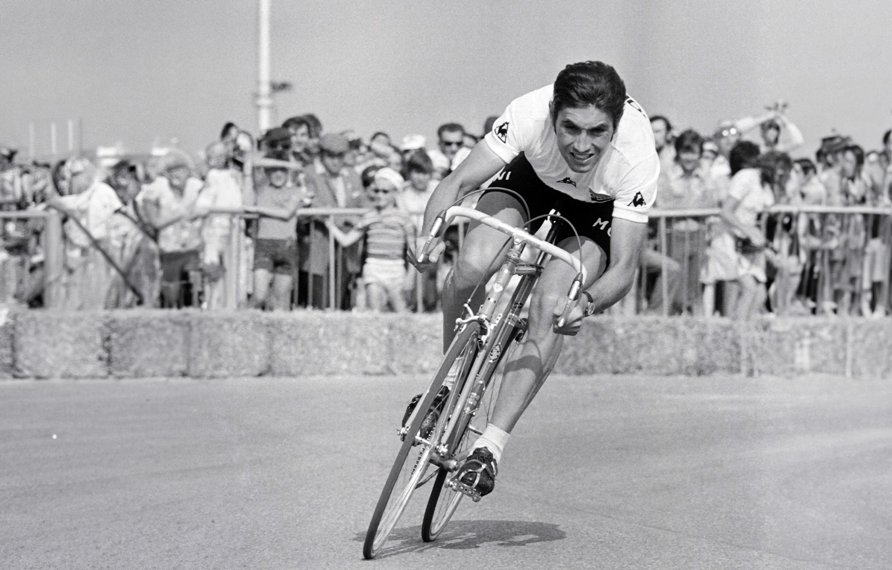 De dag dat Eddy Merckx definitief groter werd dan zijn fiets | Trouw