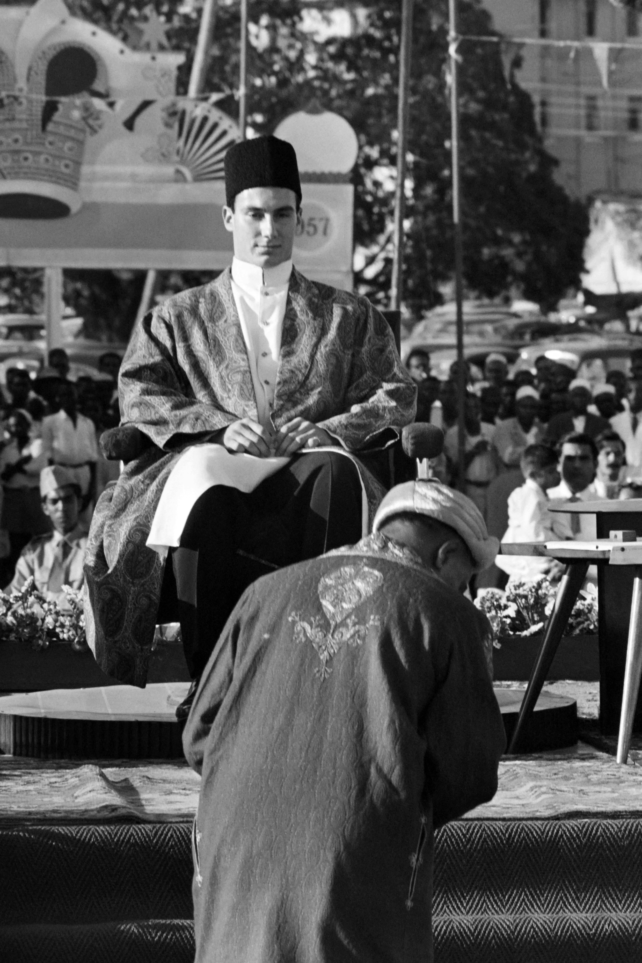 Steenrijke jetsetter, filantroop en spiritueel leider: de Aga Khan (88 ...