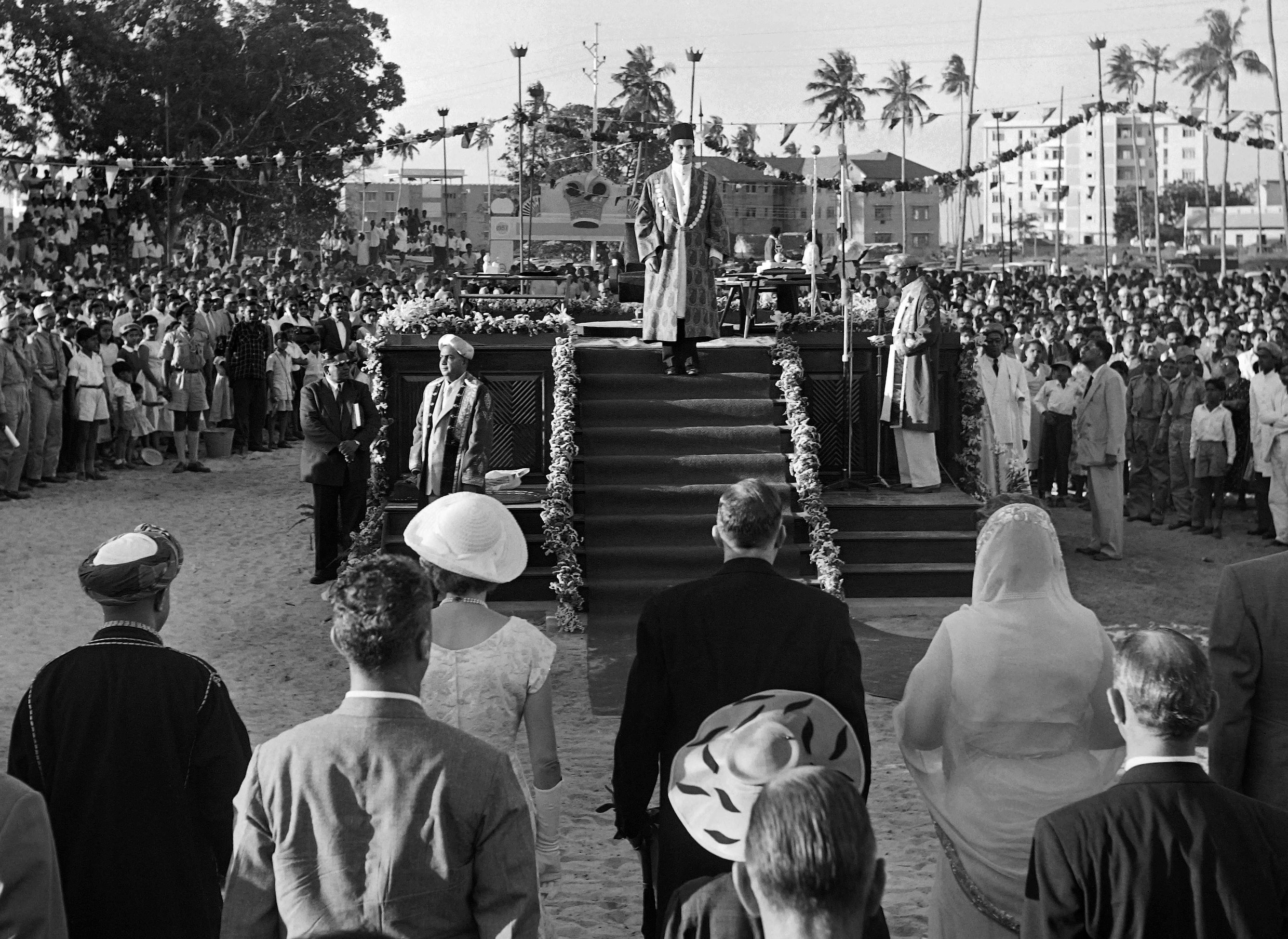 Steenrijke jetsetter, filantroop en spiritueel leider: de Aga Khan (88 ...