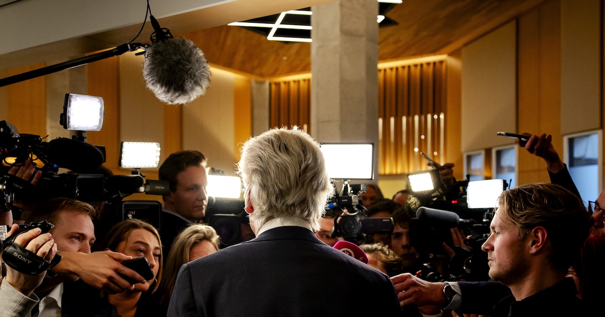 PVV-leider Geert Wilders koerst af op kabinetscrisis, maar laat opening ...