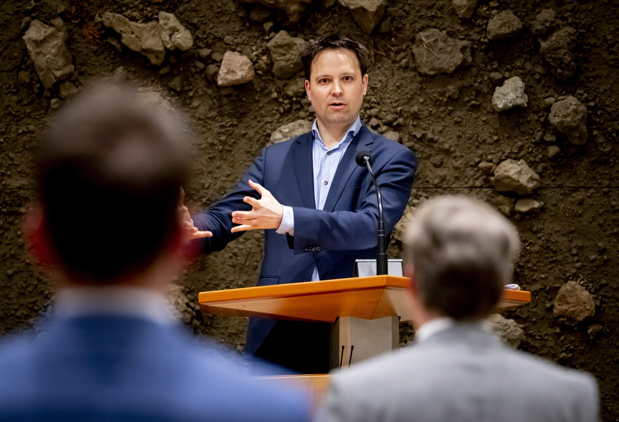 D66 wil voorarrest verkorten door enkelbanden in te zetten | Trouw