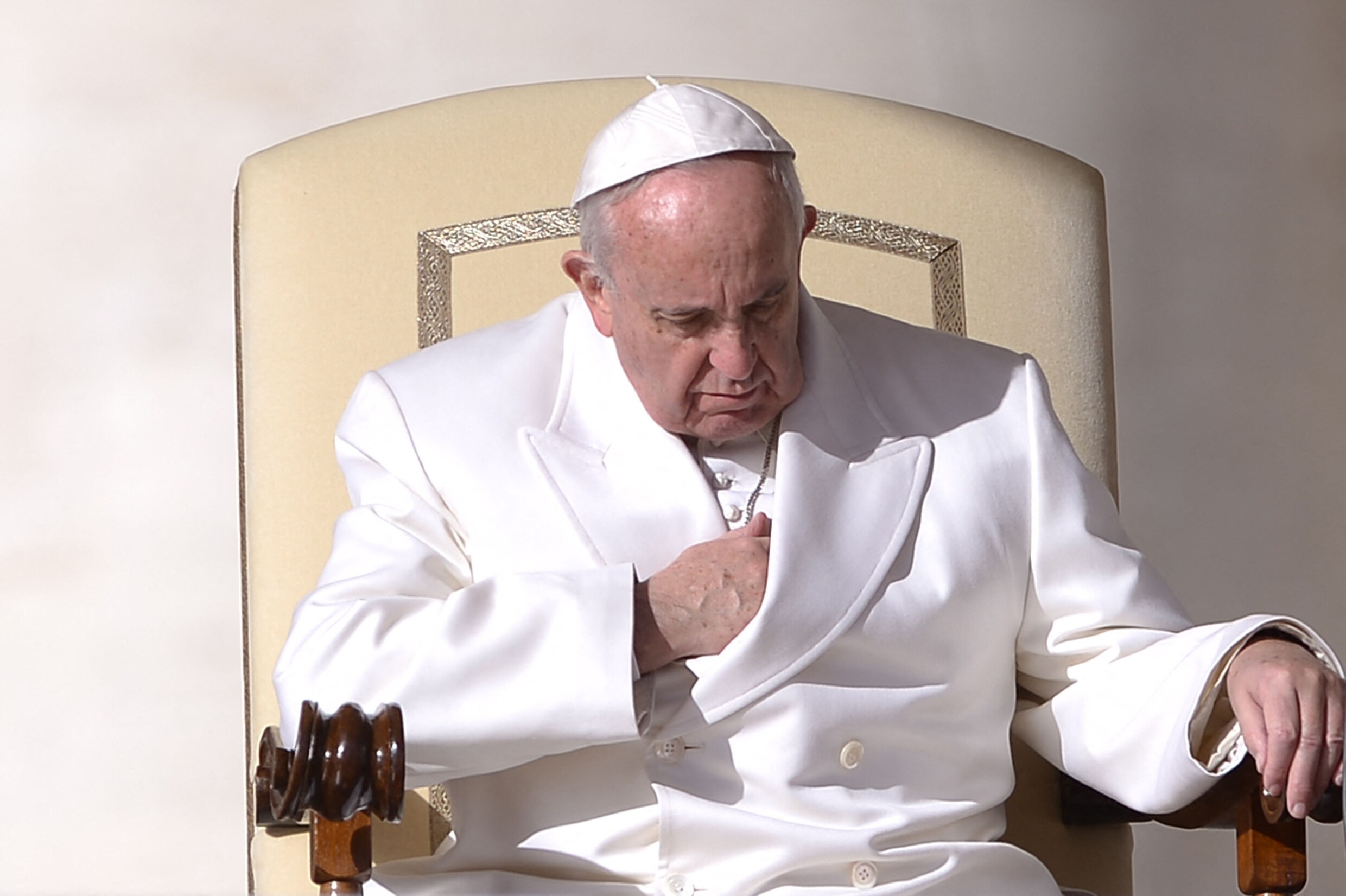 Paus had 'geïsoleerde ademhalingscrisis', meldt Vaticaan | Trouw