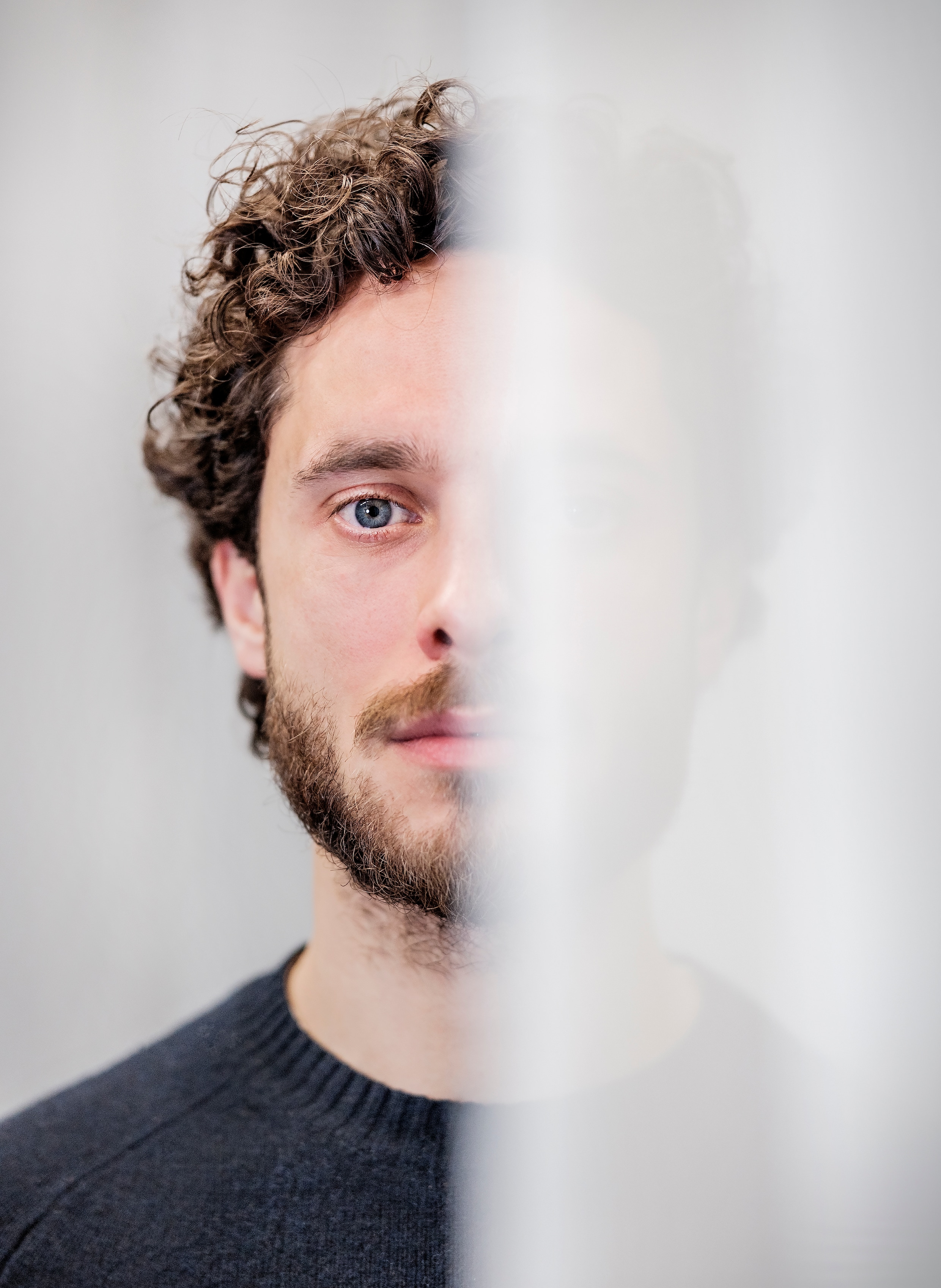 Regisseur Shady El-Hamus maakt een voorstelling over mannelijkheid: ‘Ik ...