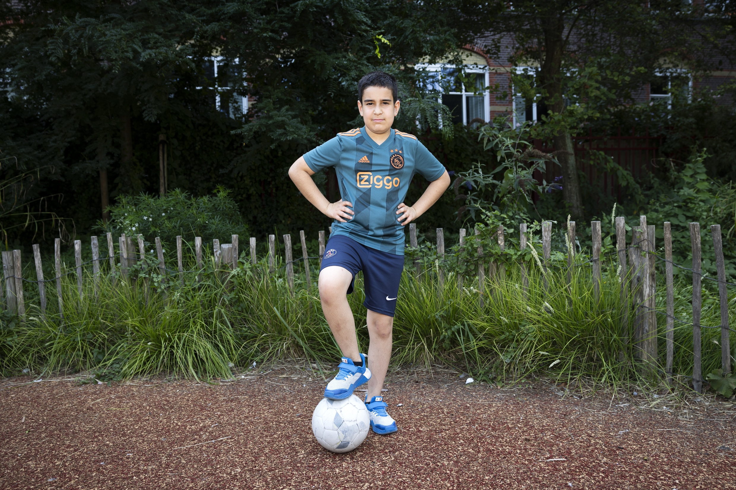 IND besluit opnieuw dat hier geboren Mikael (12) niet in Nederland mag ...