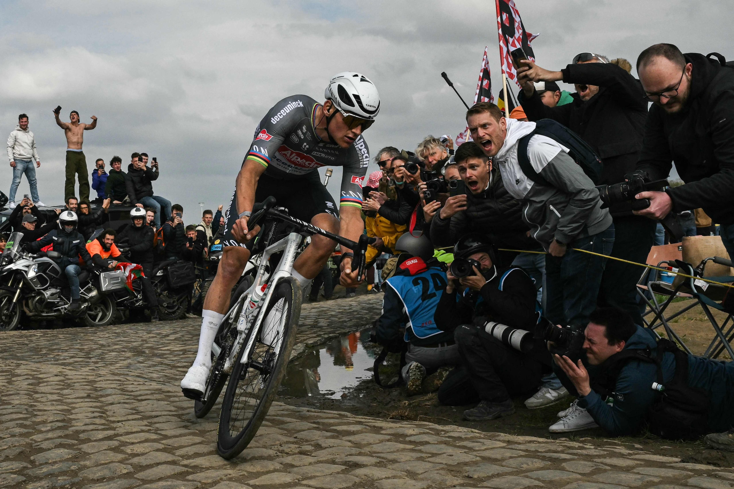 ‘Ik kan niet meer’, roept Mathieu van der Poel, om dan alsnog Parijs ...
