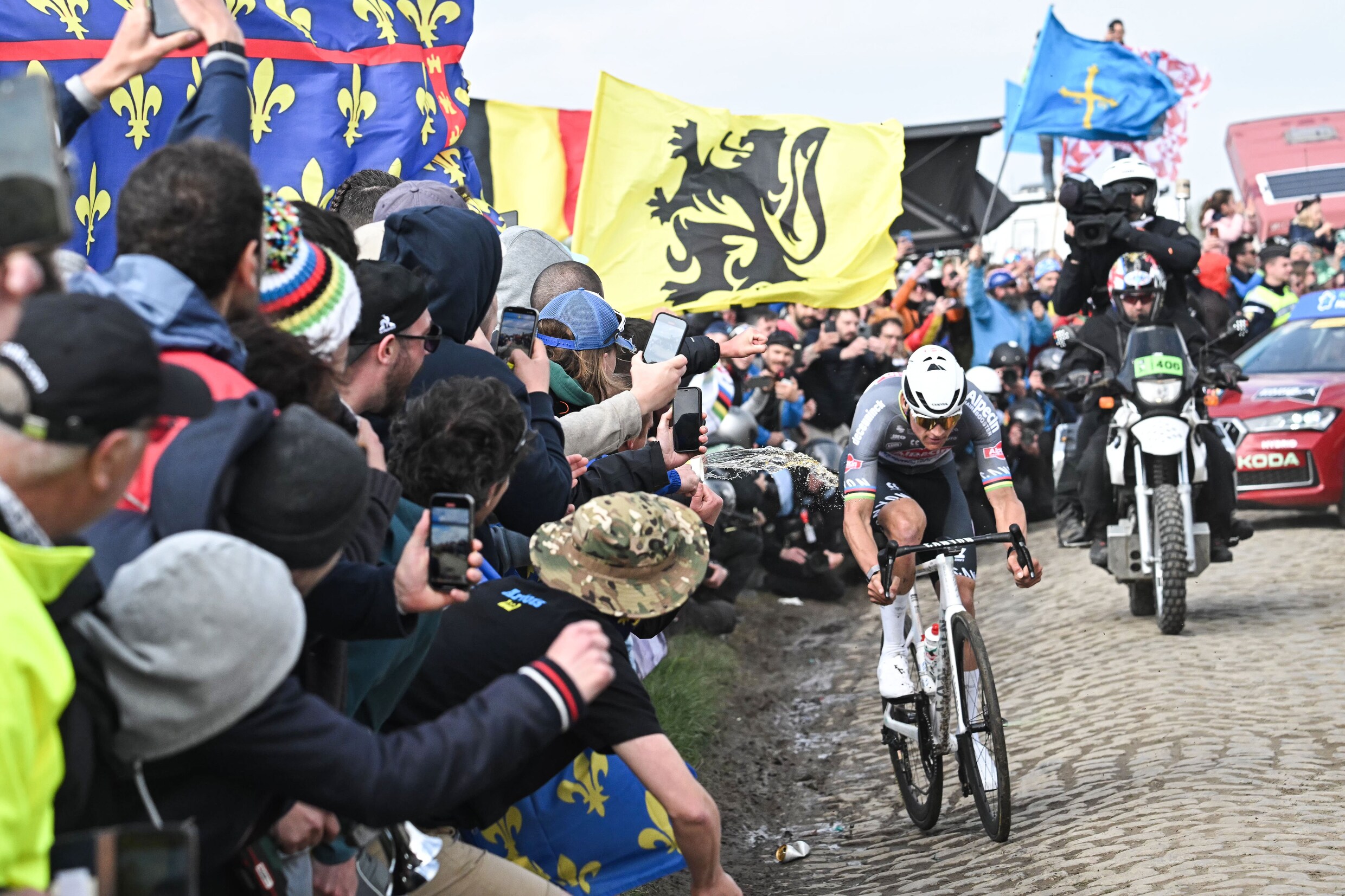 Bidonincident Mathieu van der Poel leidt tot discussie: is hard ...