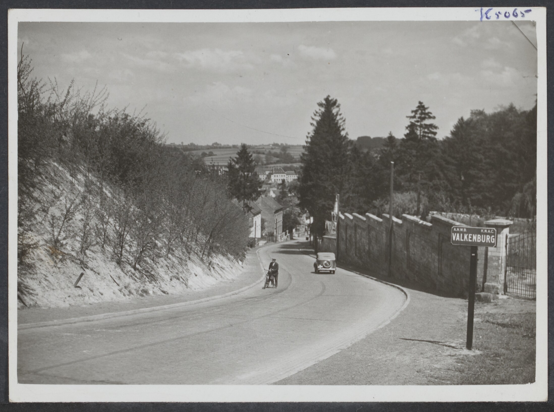 Wielrenners die de Cauberg beklommen, kregen vroeger met de knuppel | Trouw