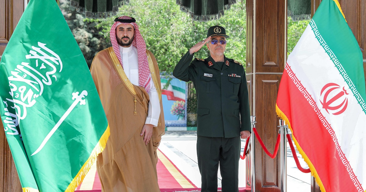 Welke intenties heeft de Saudische minister van Defensie op bezoek in Iran? | Trouw