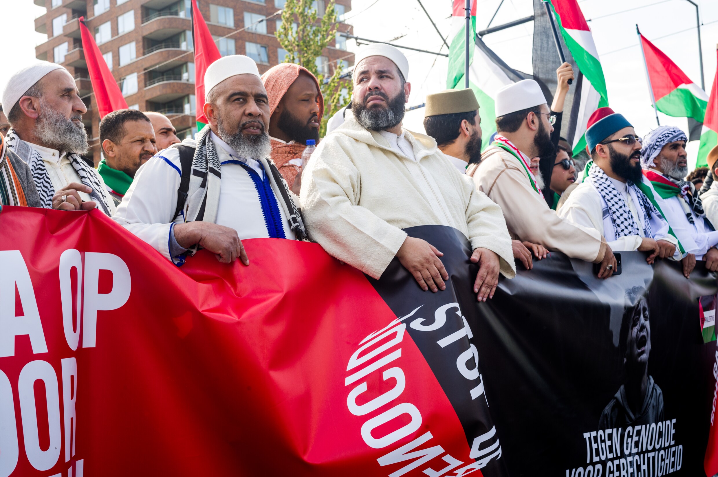 Imams gaan de straat op tegen het geweld in Gaza. ‘Kabinet staat aan de ...