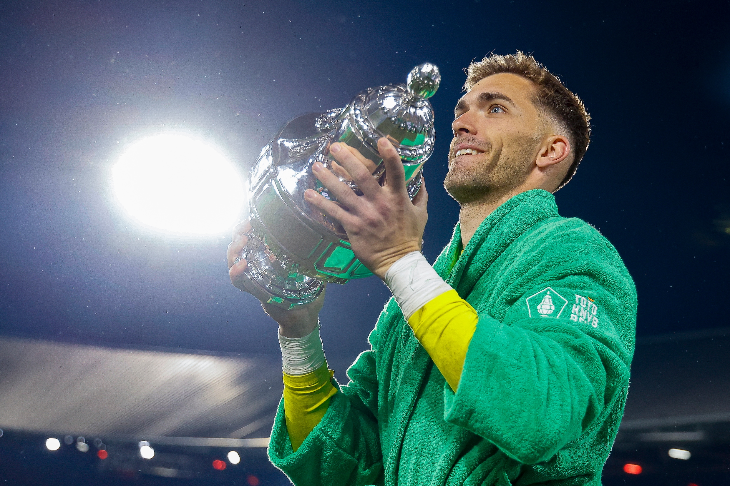 Go Ahead Eagles keeper Jari De Busser keepte de wedstrijd van zijn leven: ‘Dit is echt een ...