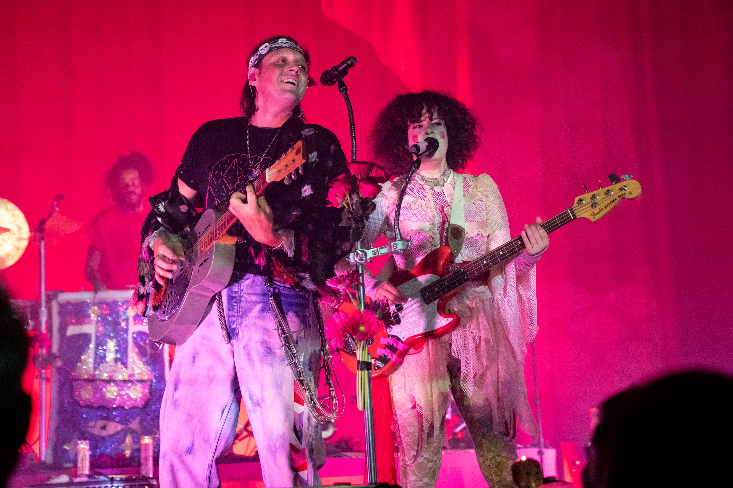 Arcade Fire klinkt op nieuw album als een band in crisis (en is dat ook ...
