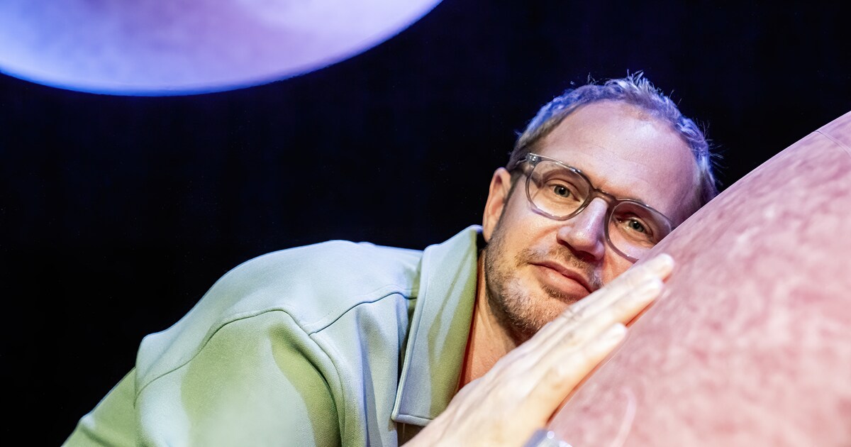 Recensie: Johan Goossens speelt behendig met cynisme en oprechtheid | Trouw