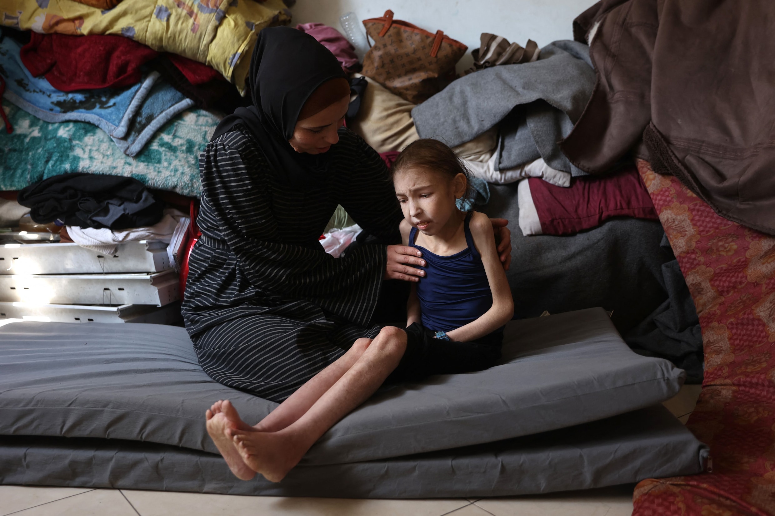 Israël laat ‘basishoeveelheid voedsel’ toe in Gaza. Maar wat heeft een ...