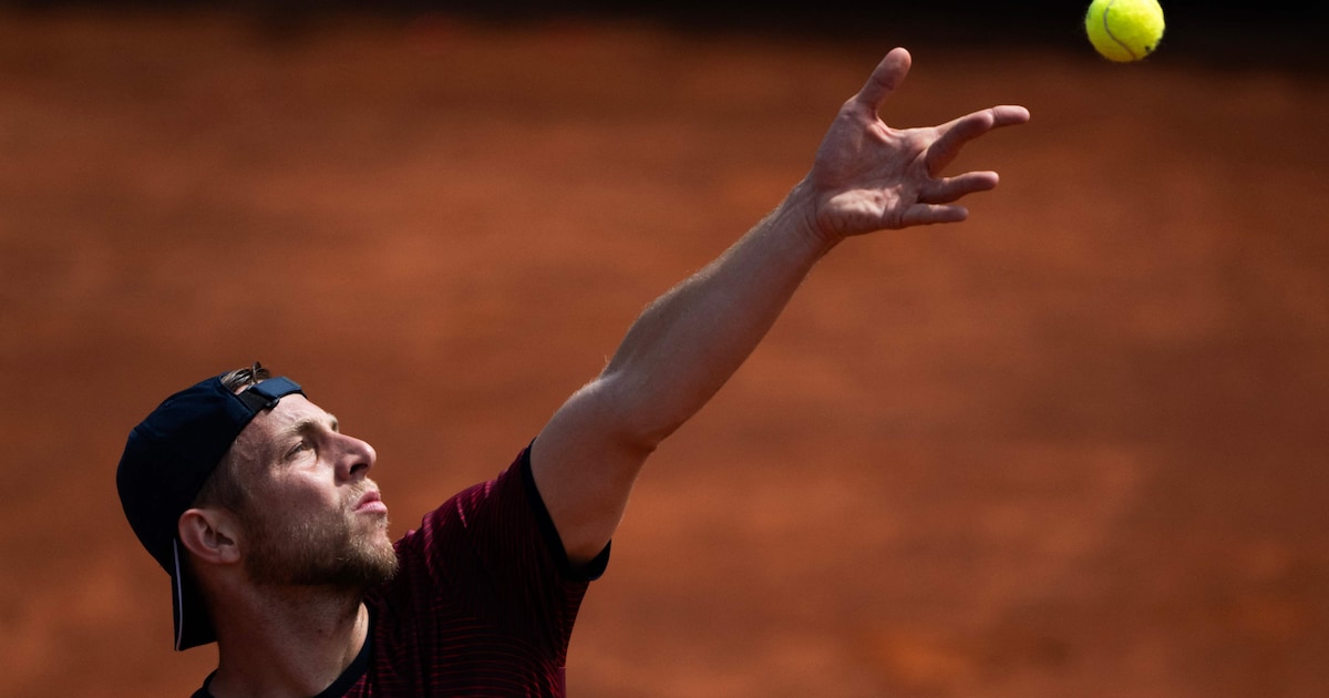 Tallon Griekspoor over tennissen zonder trainer: ‘Ik denk dat maar weinigen hun handen willen ...