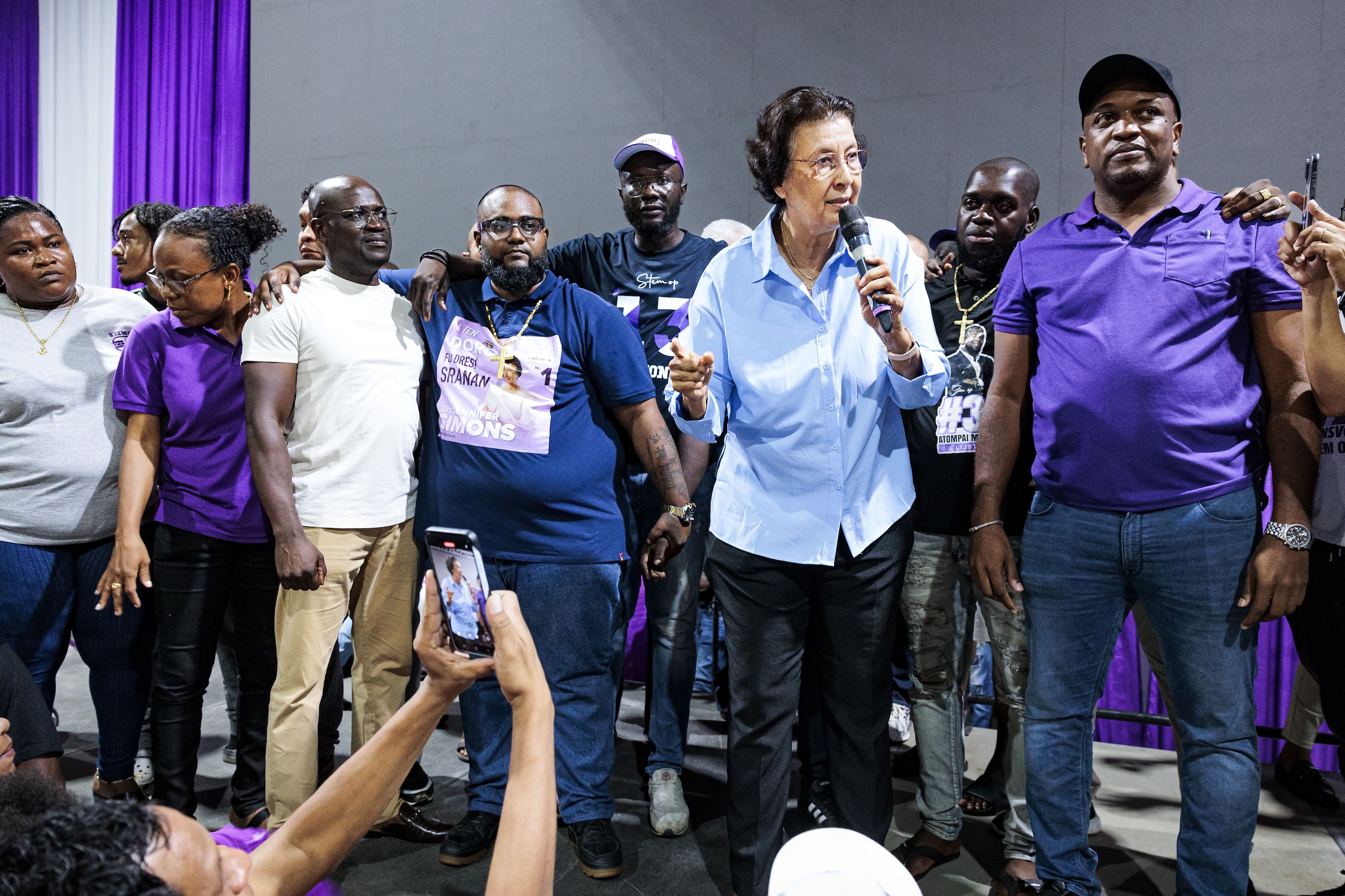 Een verdeeld Suriname straft regering af binnen nieuw kiesstelsel | Trouw