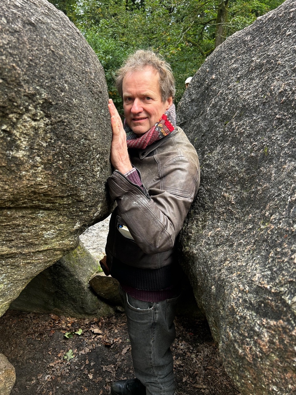 Een Drents hunebed als openluchtkerk voor zinzoekers: ‘Laat het los, ook als het naar is’ | Trouw