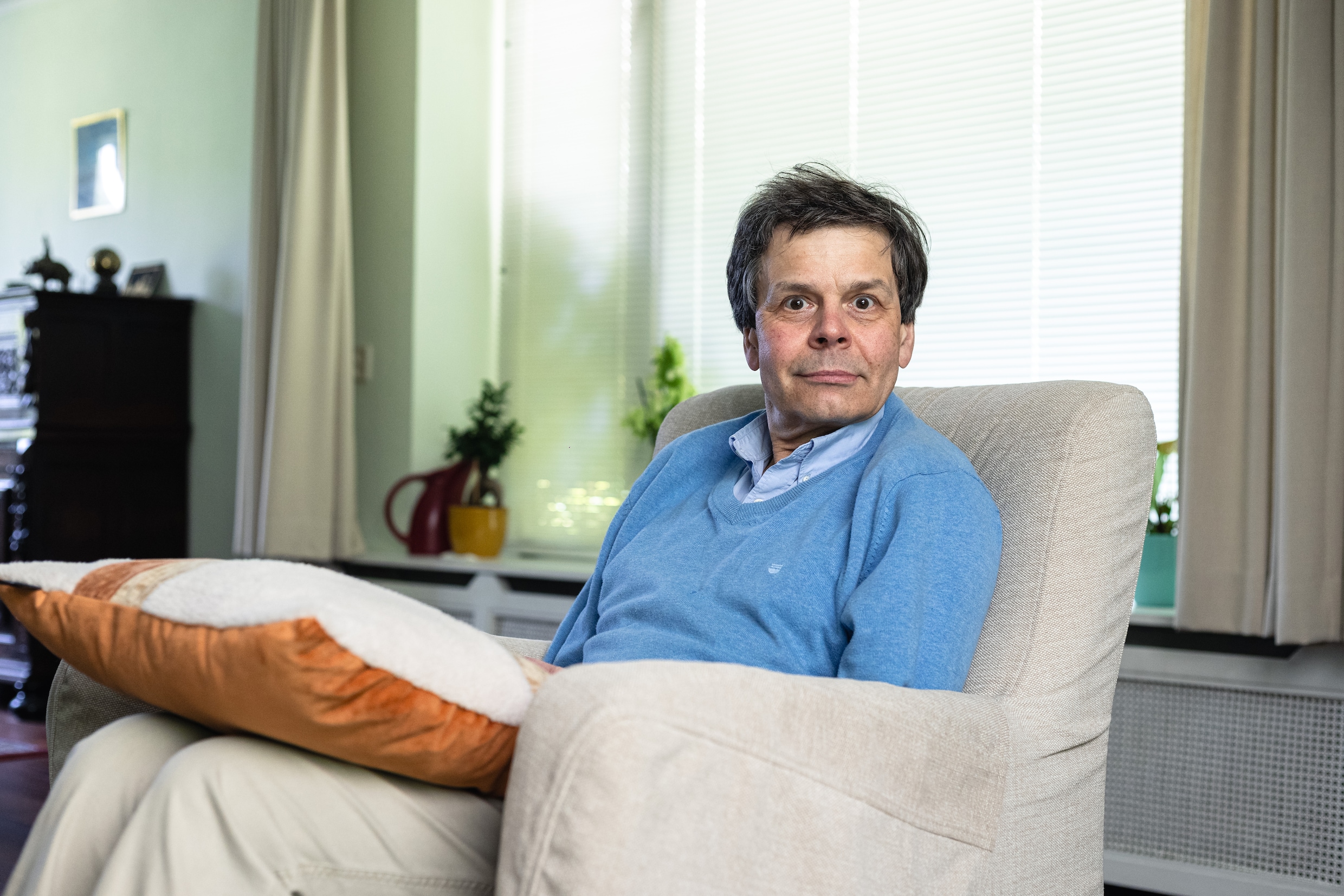 De autistische Kees Momma (59) woont nu op zichzelf: ‘Mijn moeder ging ...