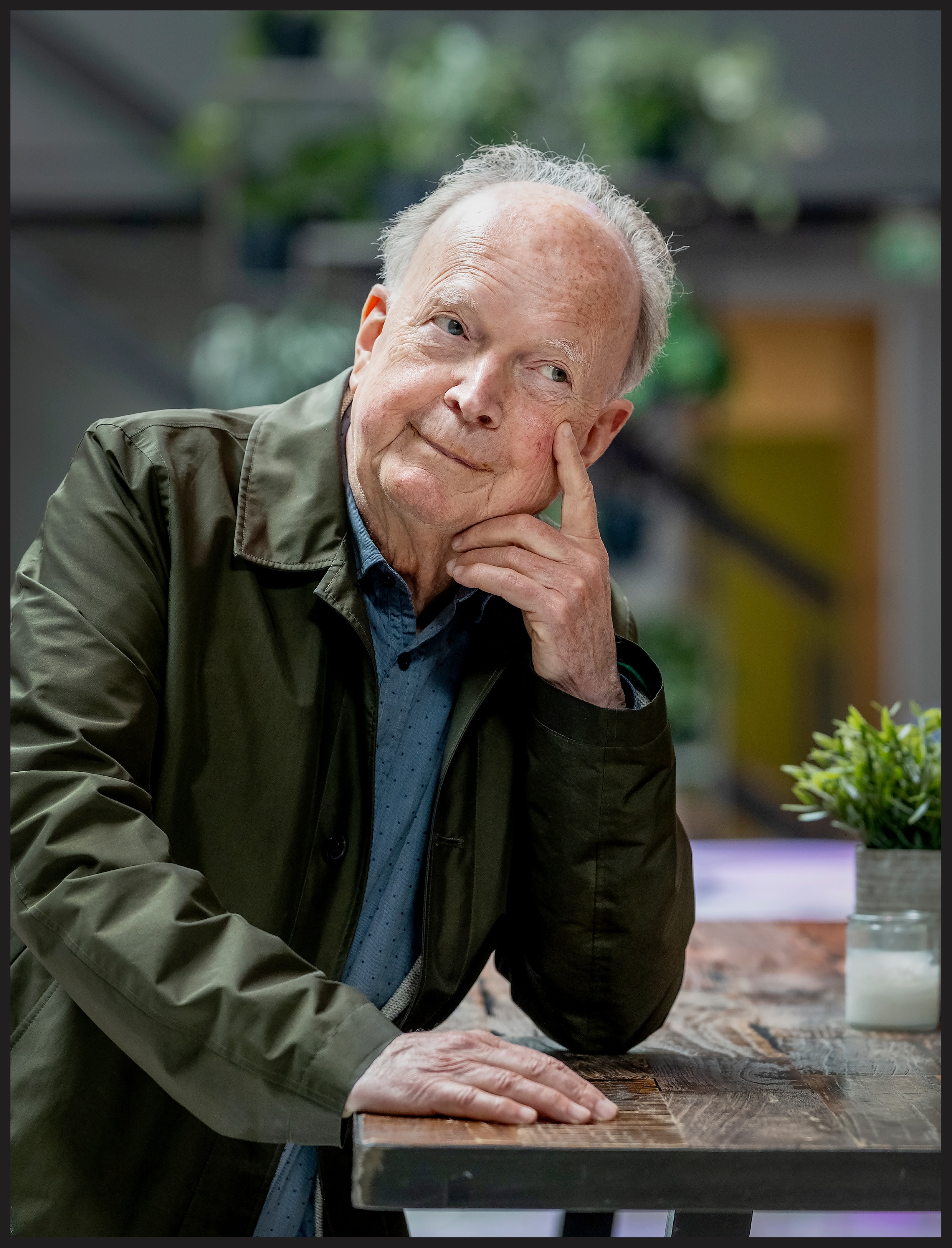 Paul Haenen (79) speelt Schoof in het theater: ‘Je zag hem denken: dit ...