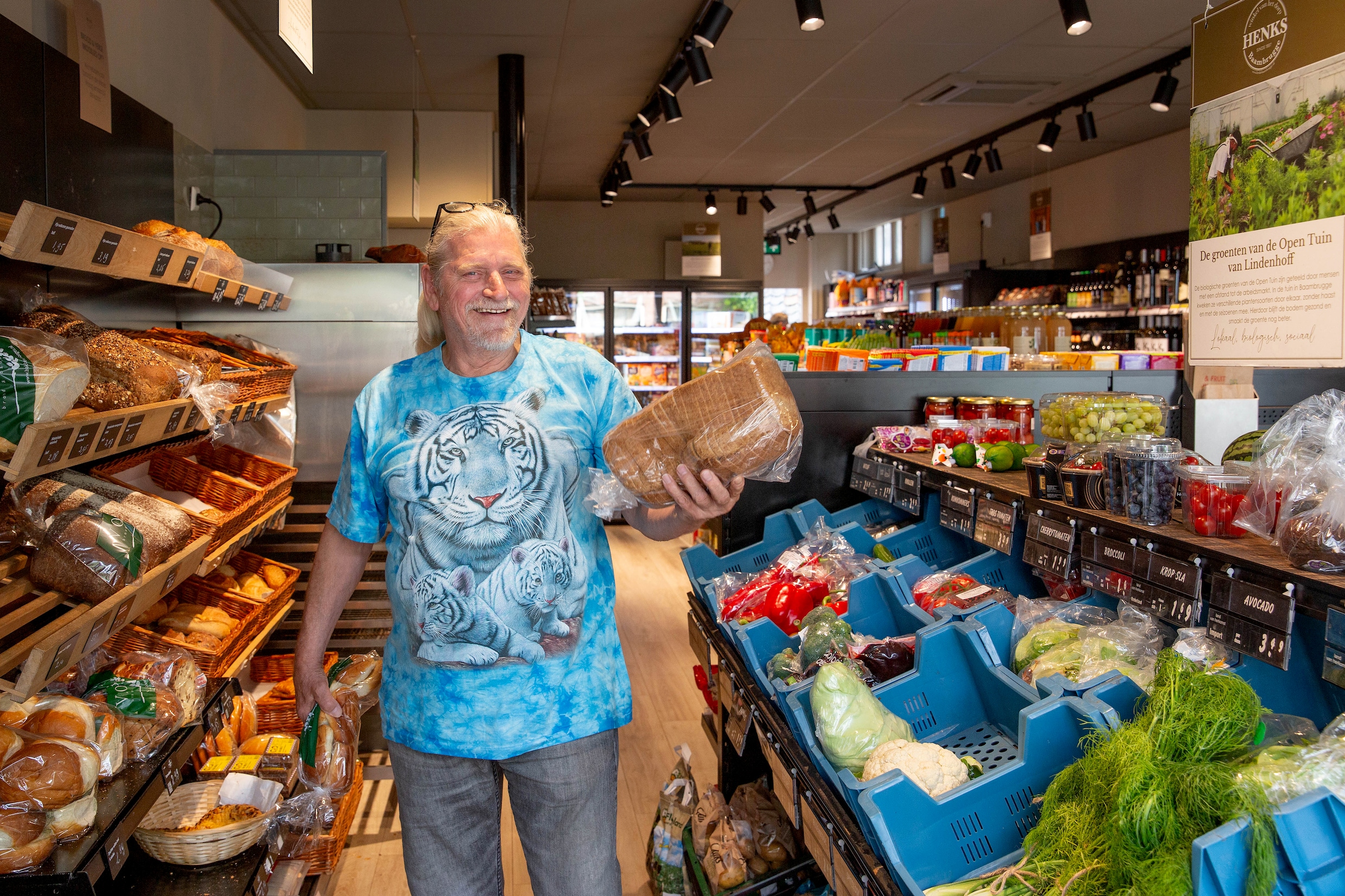 In Baambrugge komt iedereen naar de dorpswinkel. ‘Ik ontmoet mensen die ...