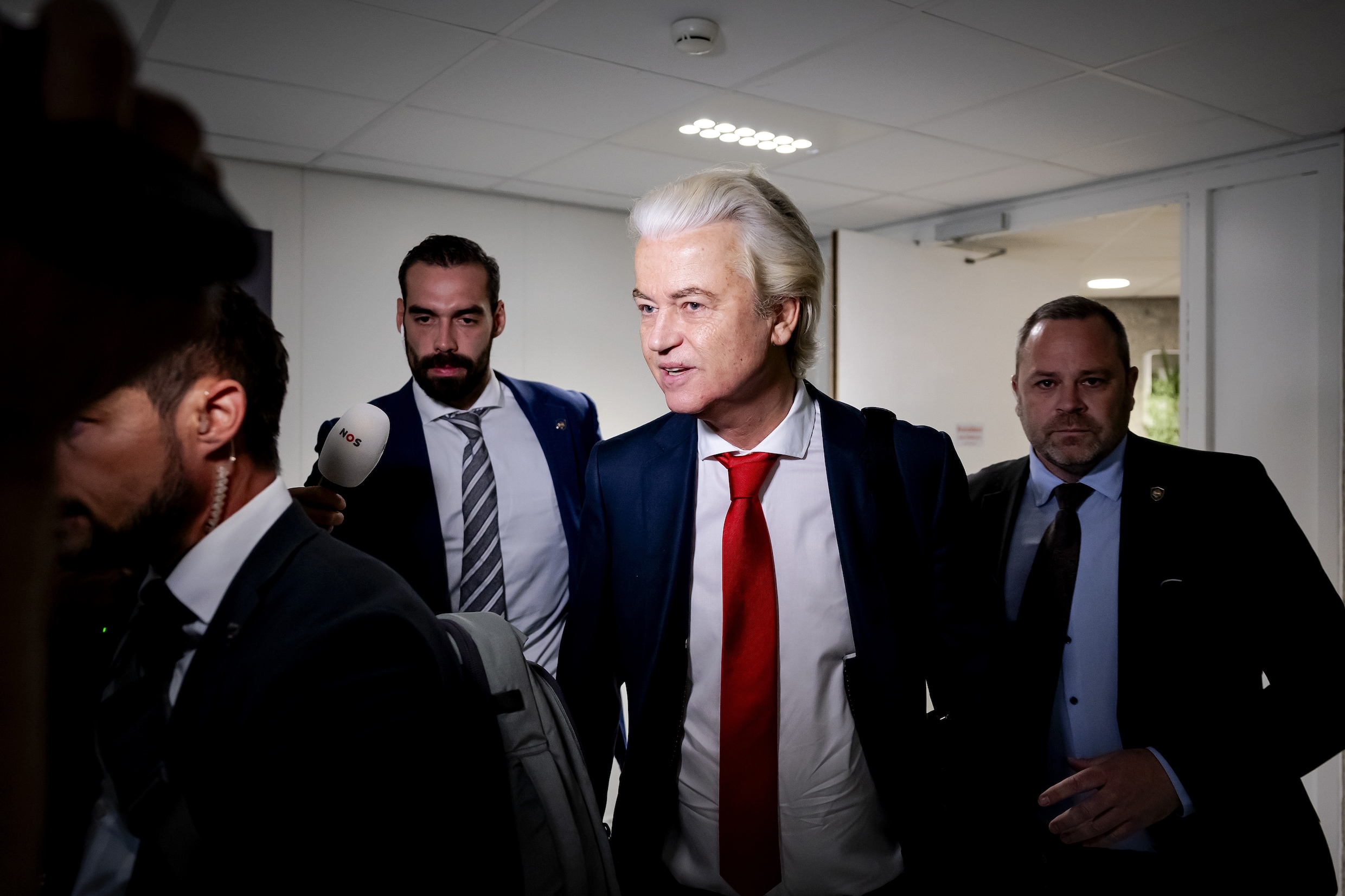Wilders stapt uit kabinet. ‘Hij wil de aandacht terug naar asiel en migratie’ | Trouw