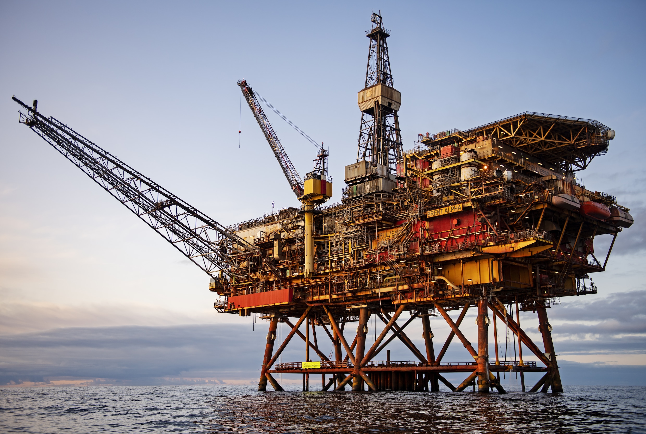 Einde dienst voor olie- en gasplatforms op de Noordzee. Hoe vordert het ...