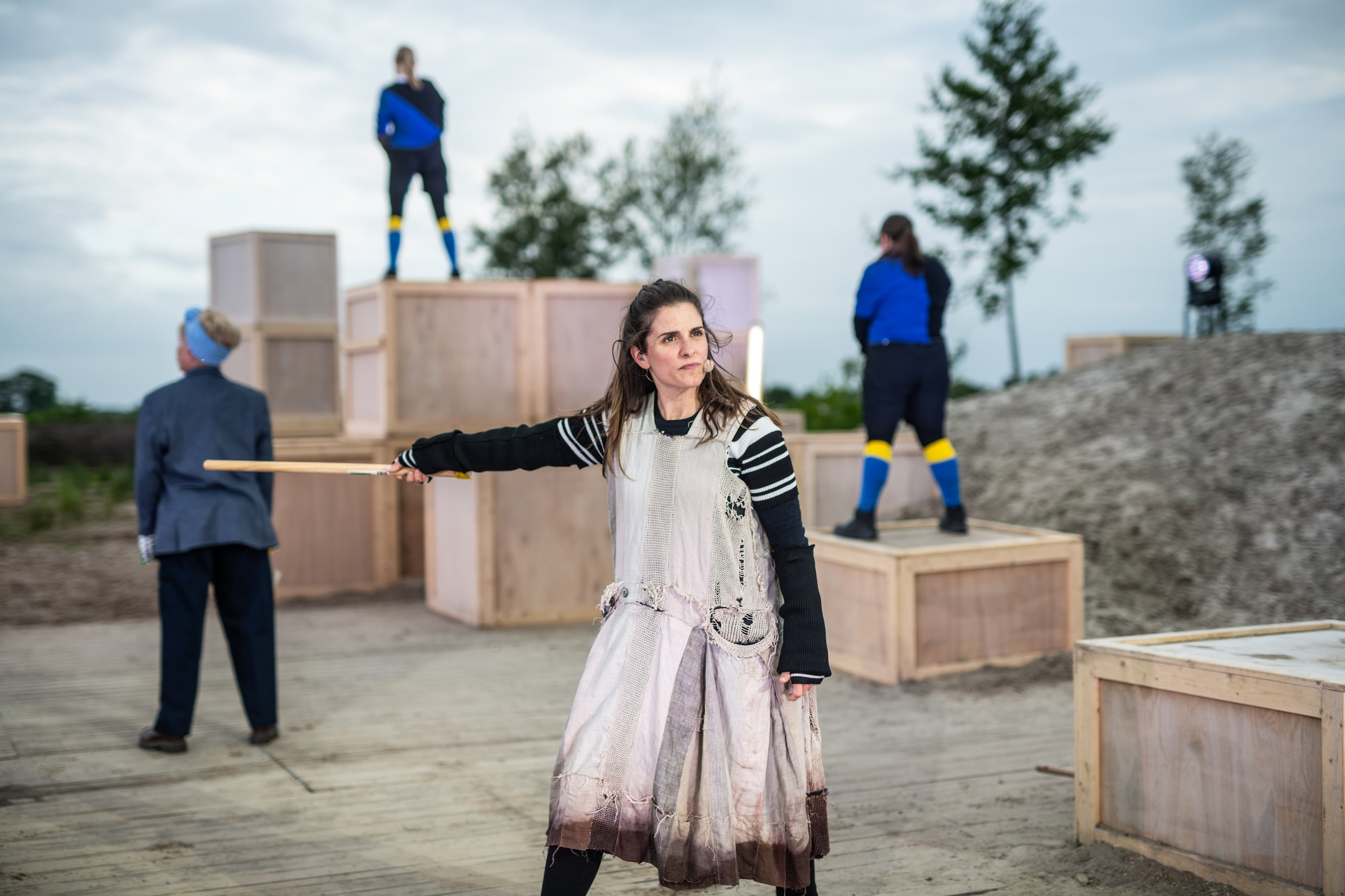 ‘De Revolutie van de Rinsema’s’ is een dadaïstische gekte vol Friese ...