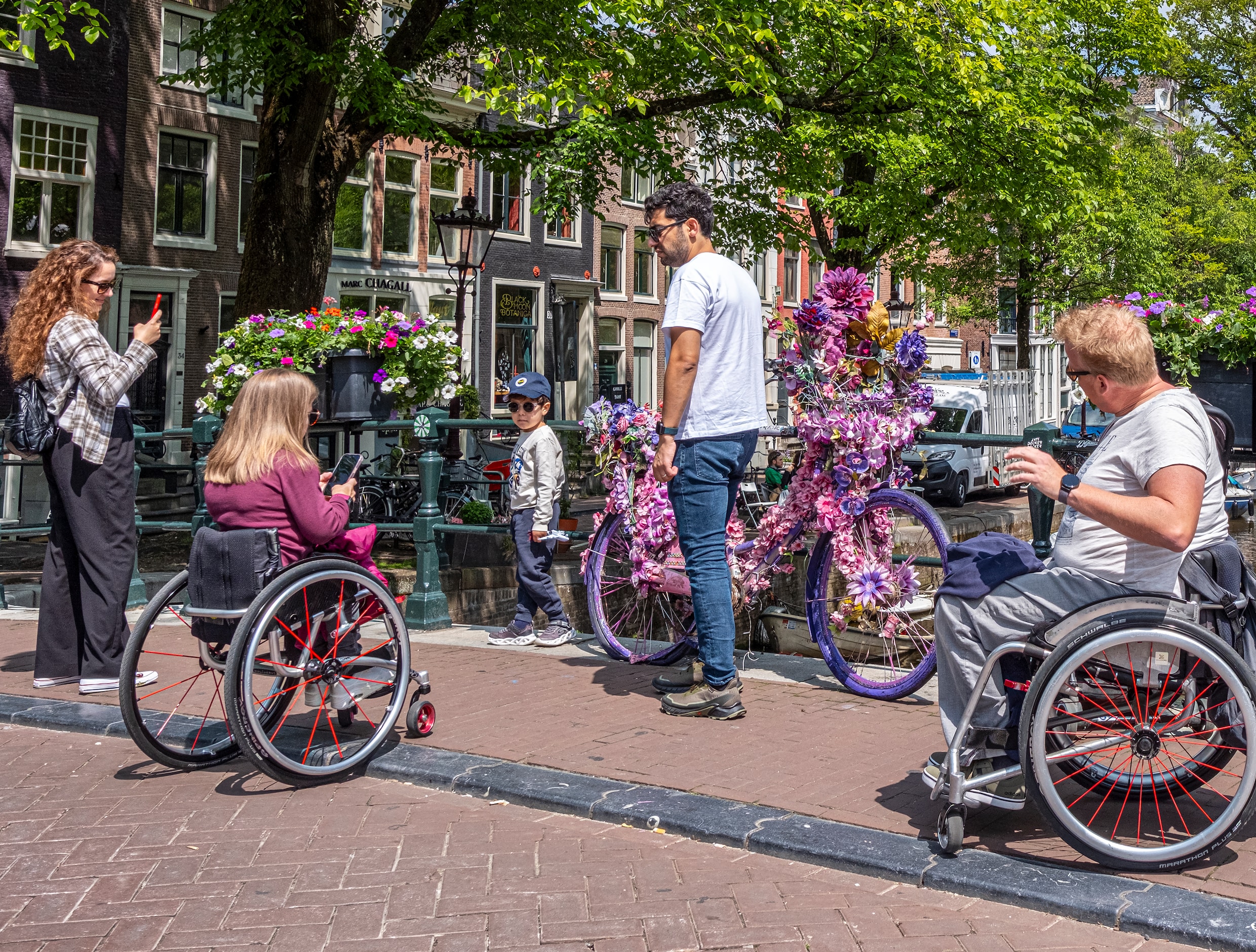 Amsterdam weet het toerisme maar niet te beteugelen. Een rondje langs ...