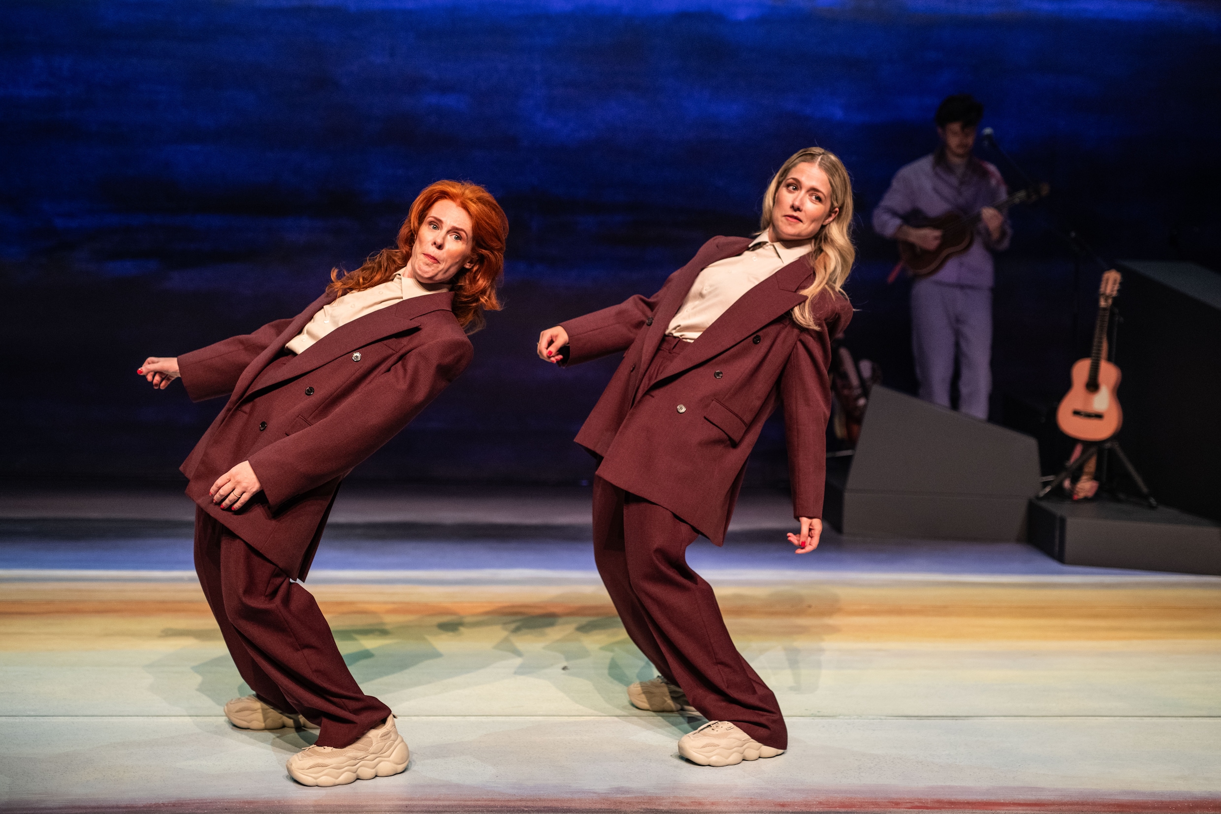 Cabaretduo Yentl en de Boer balanceert behendig tussen buiten- en binnenwereld | Trouw