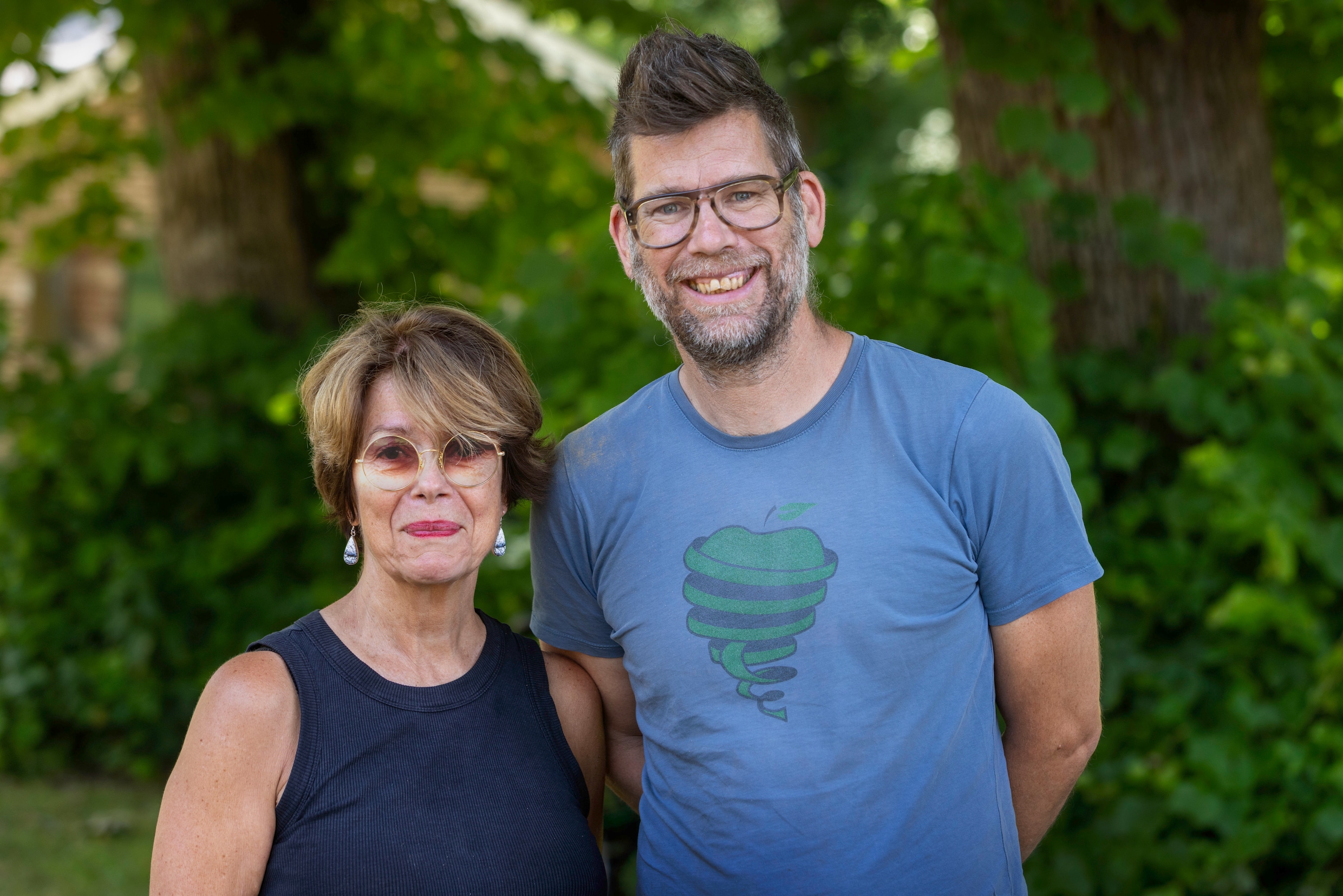 Met een opera naast zijn nest broedt de ijsvogel rustig door | Trouw