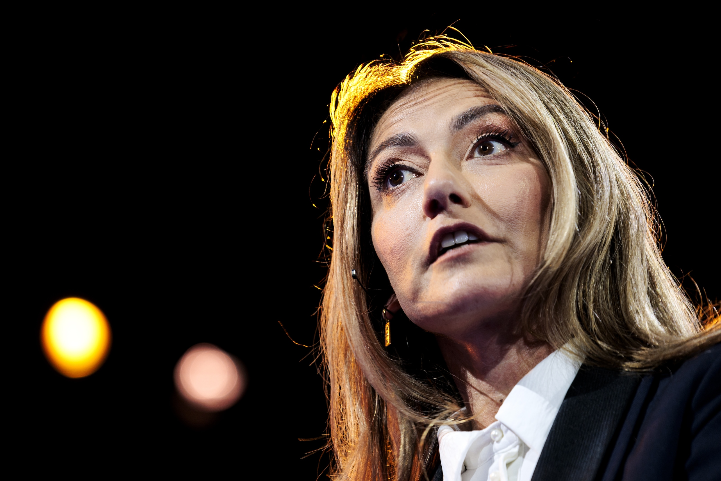 Het nieuws over Douwe Bob toont hoe politici artistieke vrijheid kapen ...