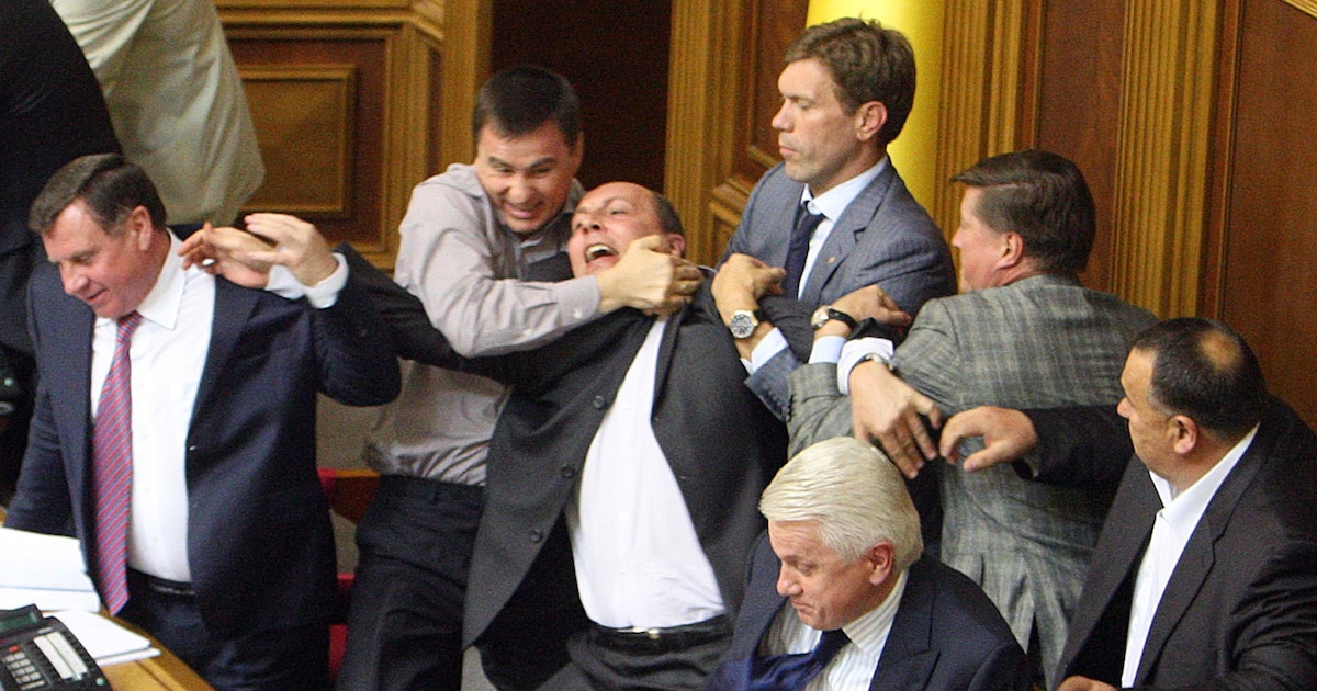 Knokken in het parlement: ‘Speeches zijn saai, vechten is spannend’ | Trouw