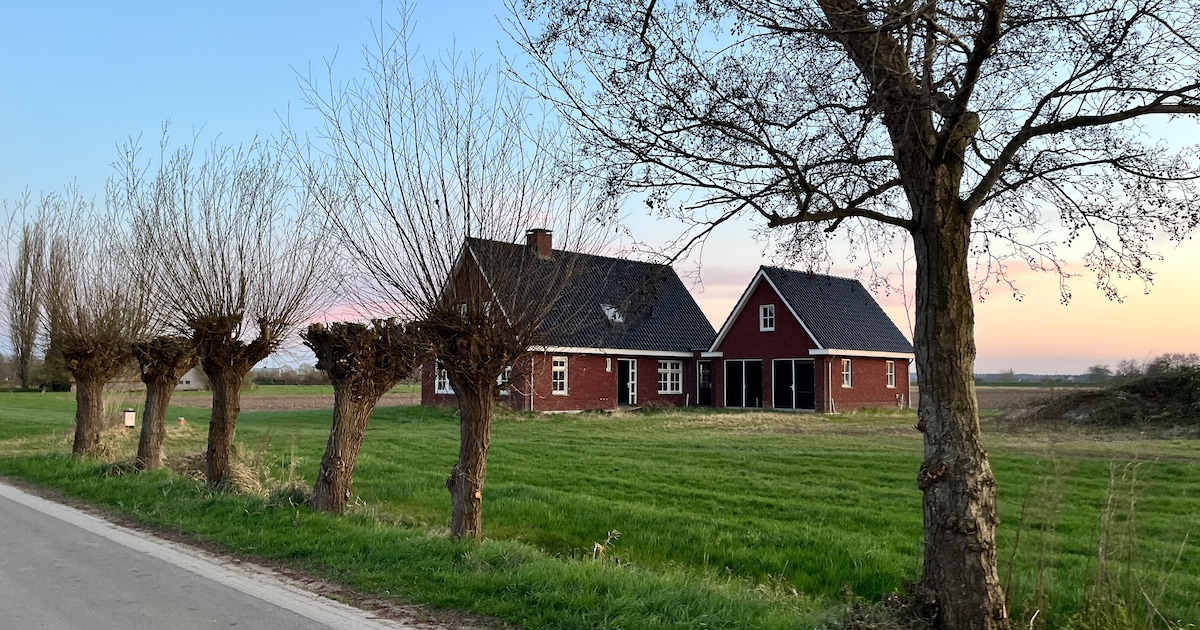 Dit huis in mijn buurt staat al tien jaar leeg, en het is lang niet het ...
