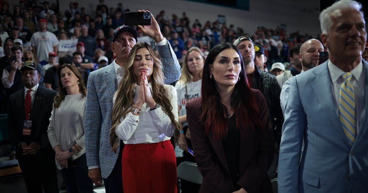 Laura Loomer: de extreemrechtse provocateur naar wie Trump telkens ...