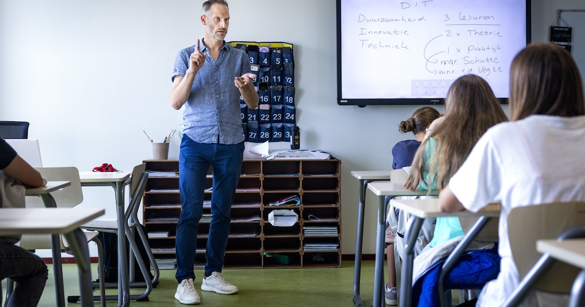 Nooit meer propjes naar je hoofd: René Kneyber leert docenten hoe ze orde moeten houden | Trouw