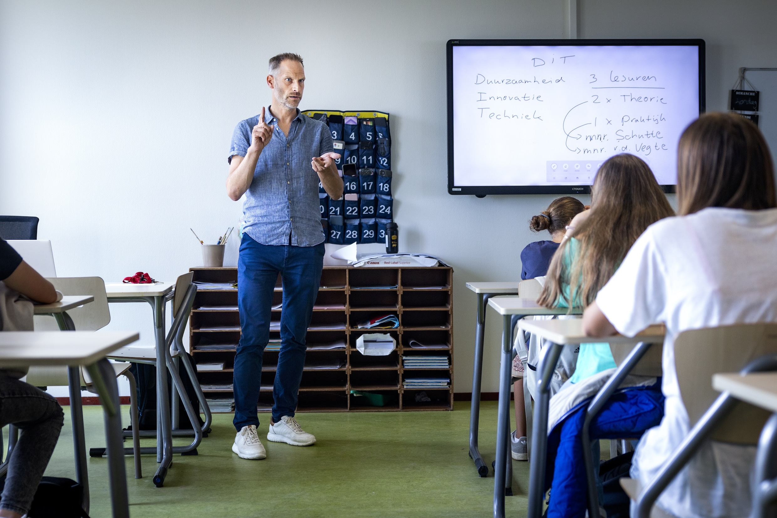 Nooit meer propjes naar je hoofd: René Kneyber leert docenten hoe ze ...