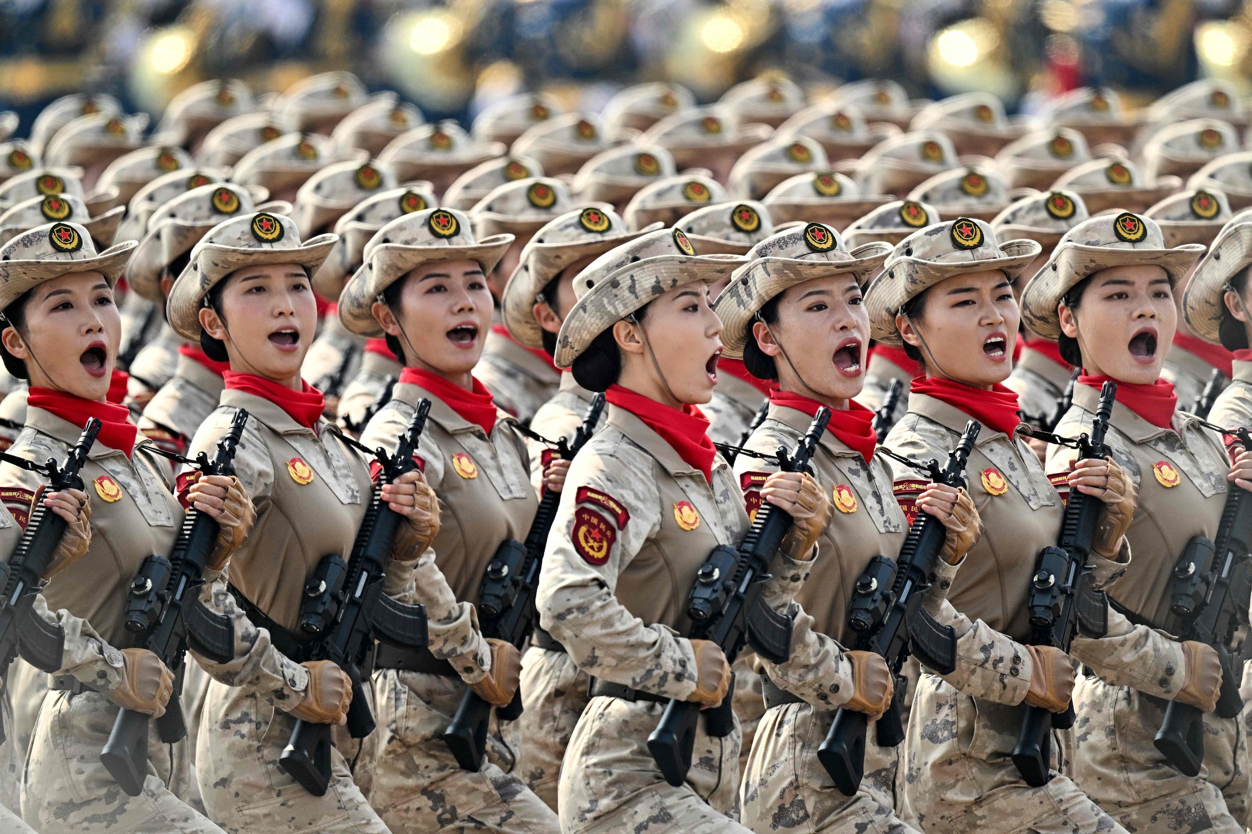 Xi probeert vriend en vijand te imponeren met parade vol militaire ...