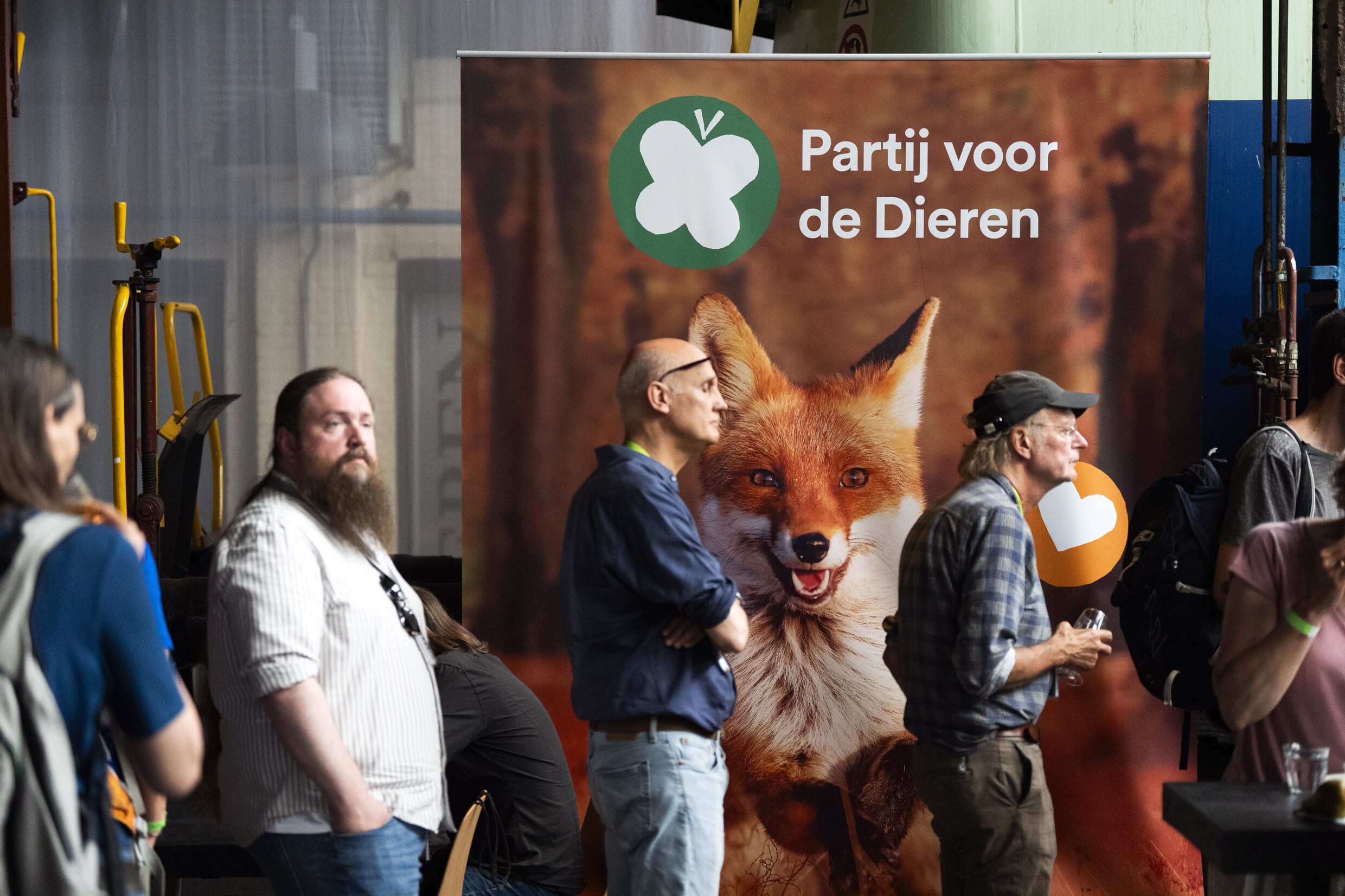 Fundamentele discussie over herbewapening dreigt Partij voor de Dieren te splijten | Trouw