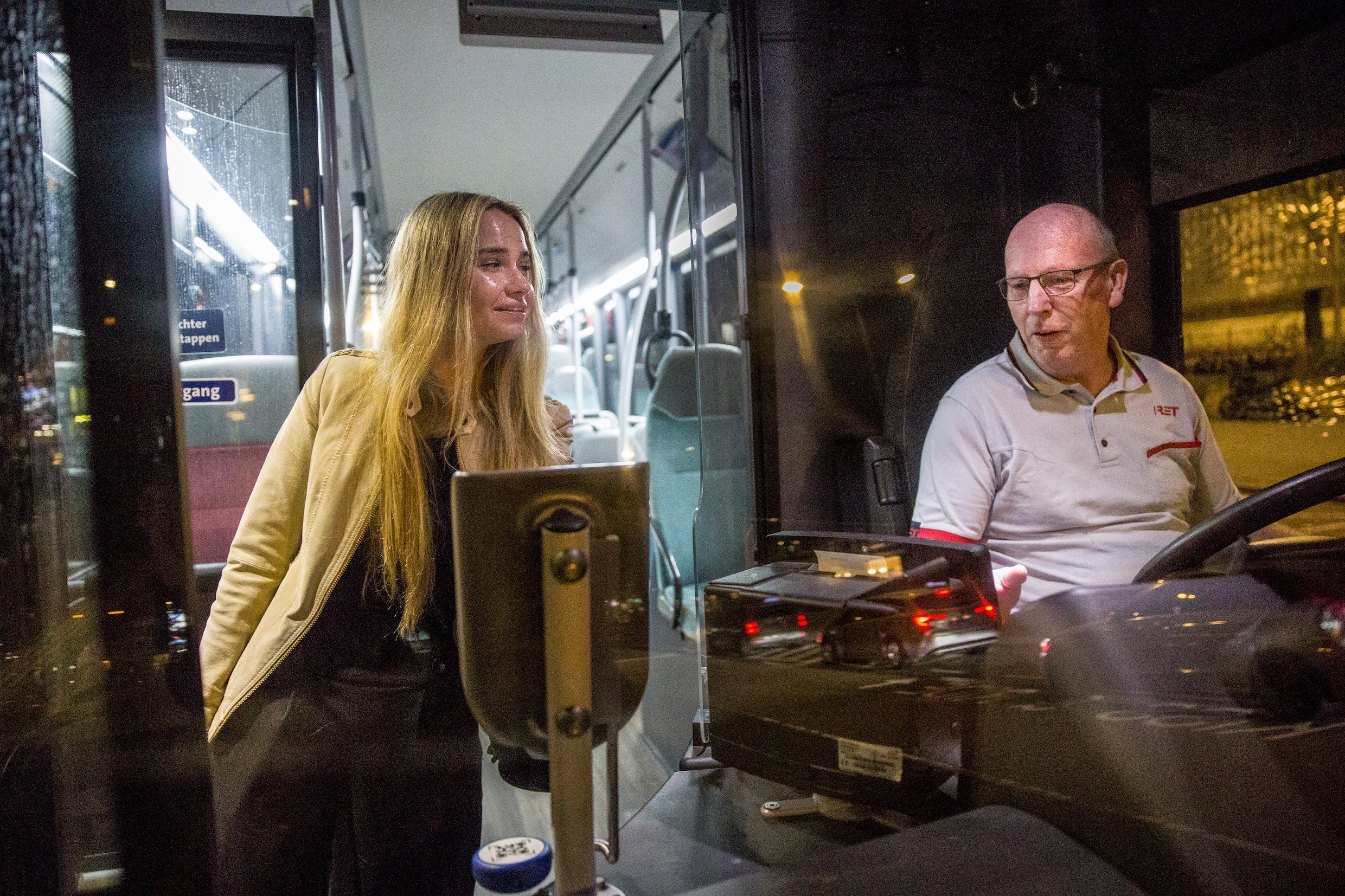 De Rotterdamse nachtbus is terug, en veiligheid voor vrouwen staat ...