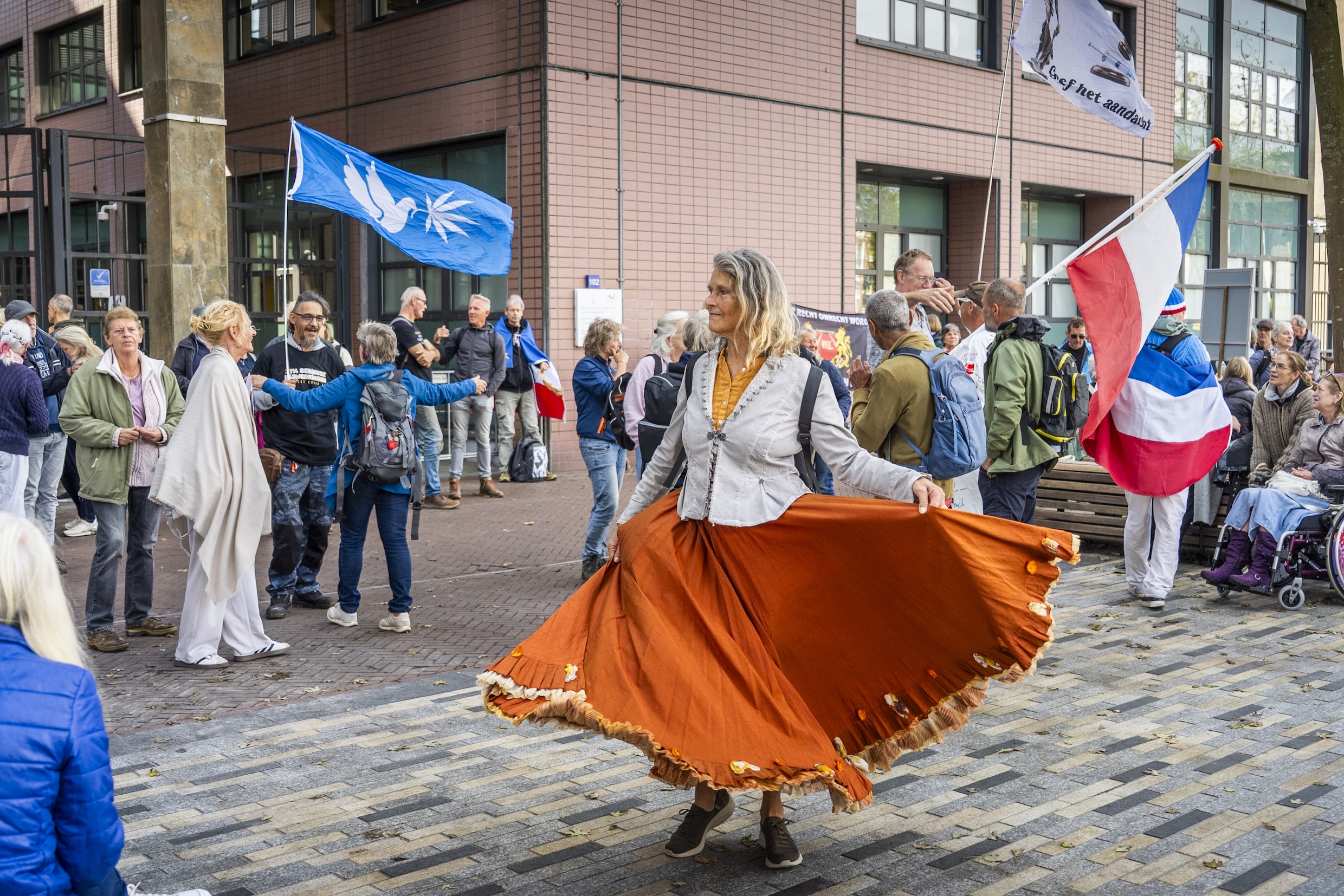 In de rechtbank vloeien tranen bij de soevereinen. ‘Ik ben er misschien ...