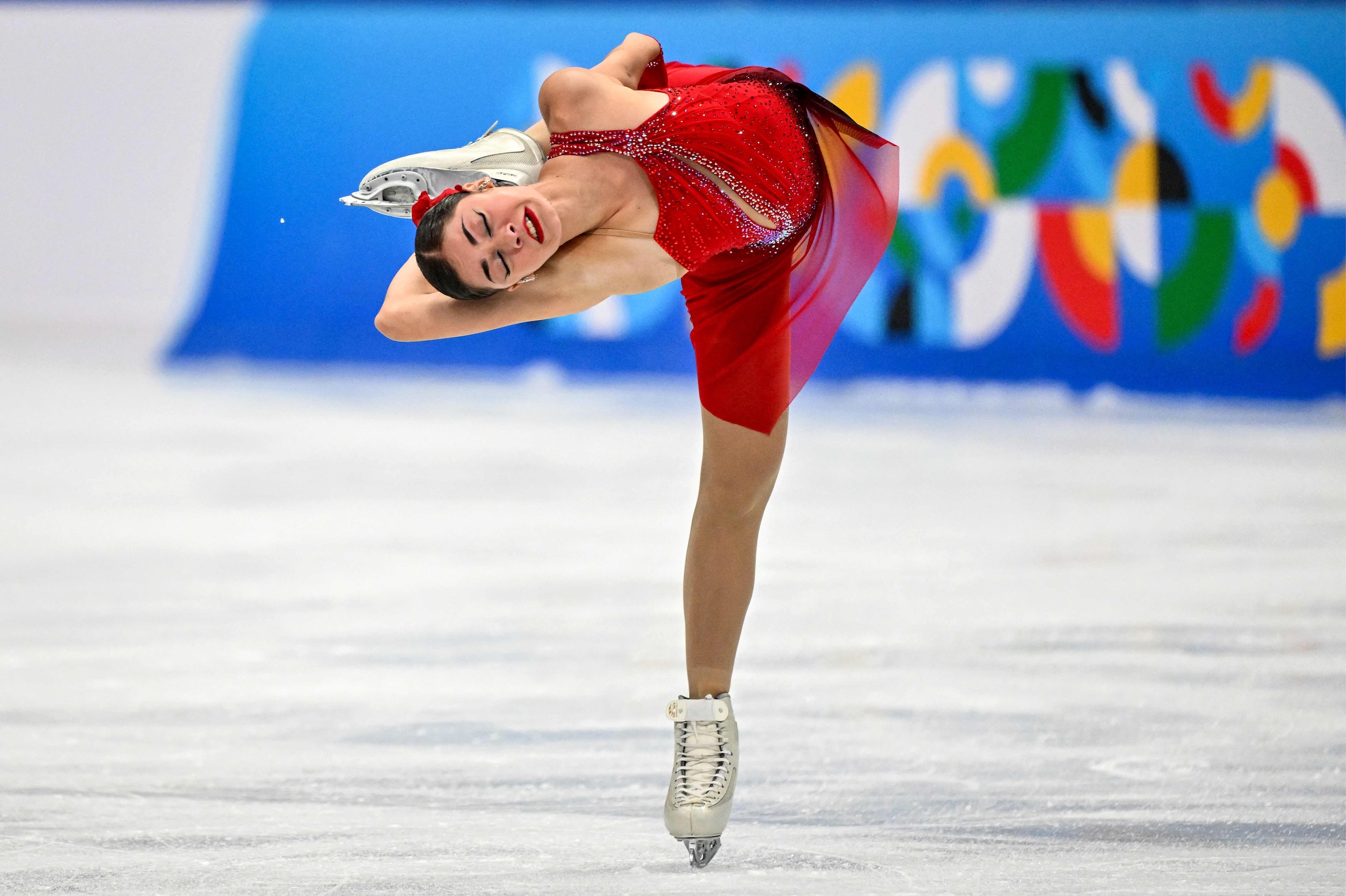 De Russen mogen weer kunstschaatsen, maar als Adeliia Petrosian goud ...