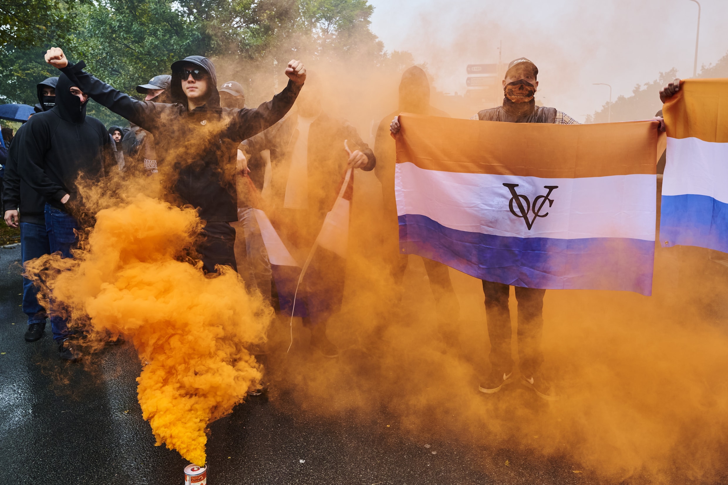 Tussen de betogers op het Malieveld roerden zich ook extremisten en ...