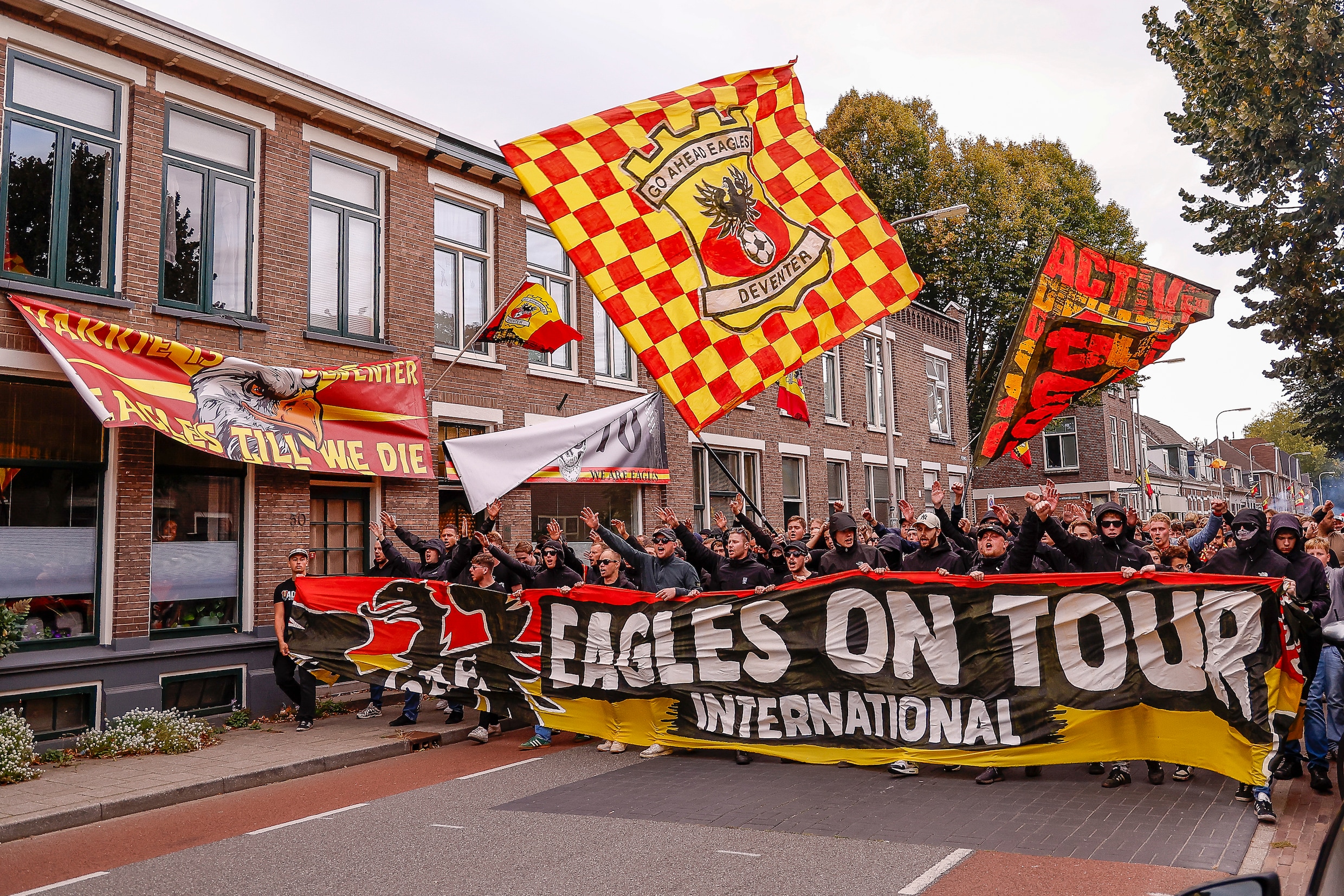 Een staande ovatie ondanks verlies: Deventer koestert het Europese avontuur | Trouw